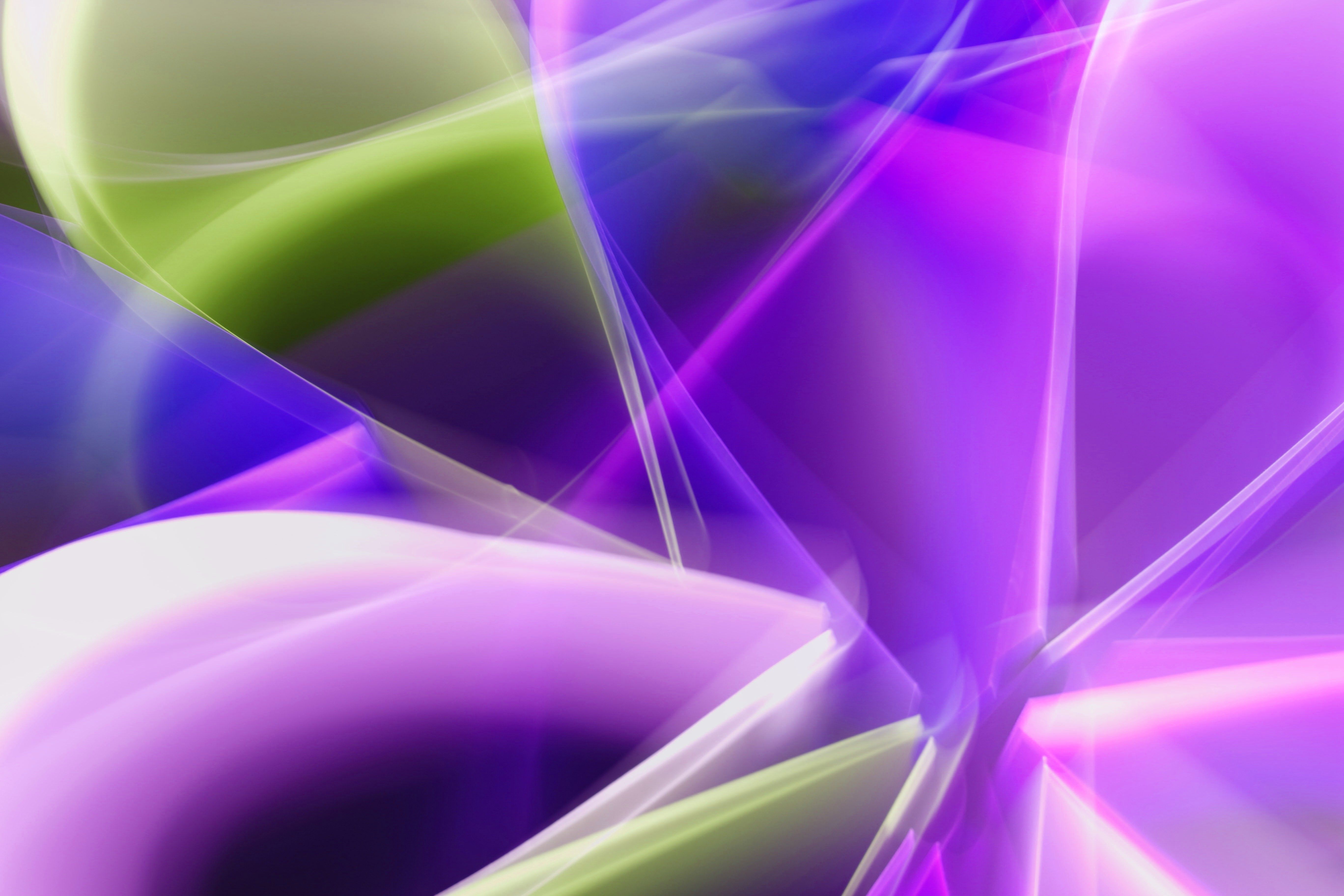 Vibrant Abstract Light Streaks in Purple and Green · Free Stock Photo