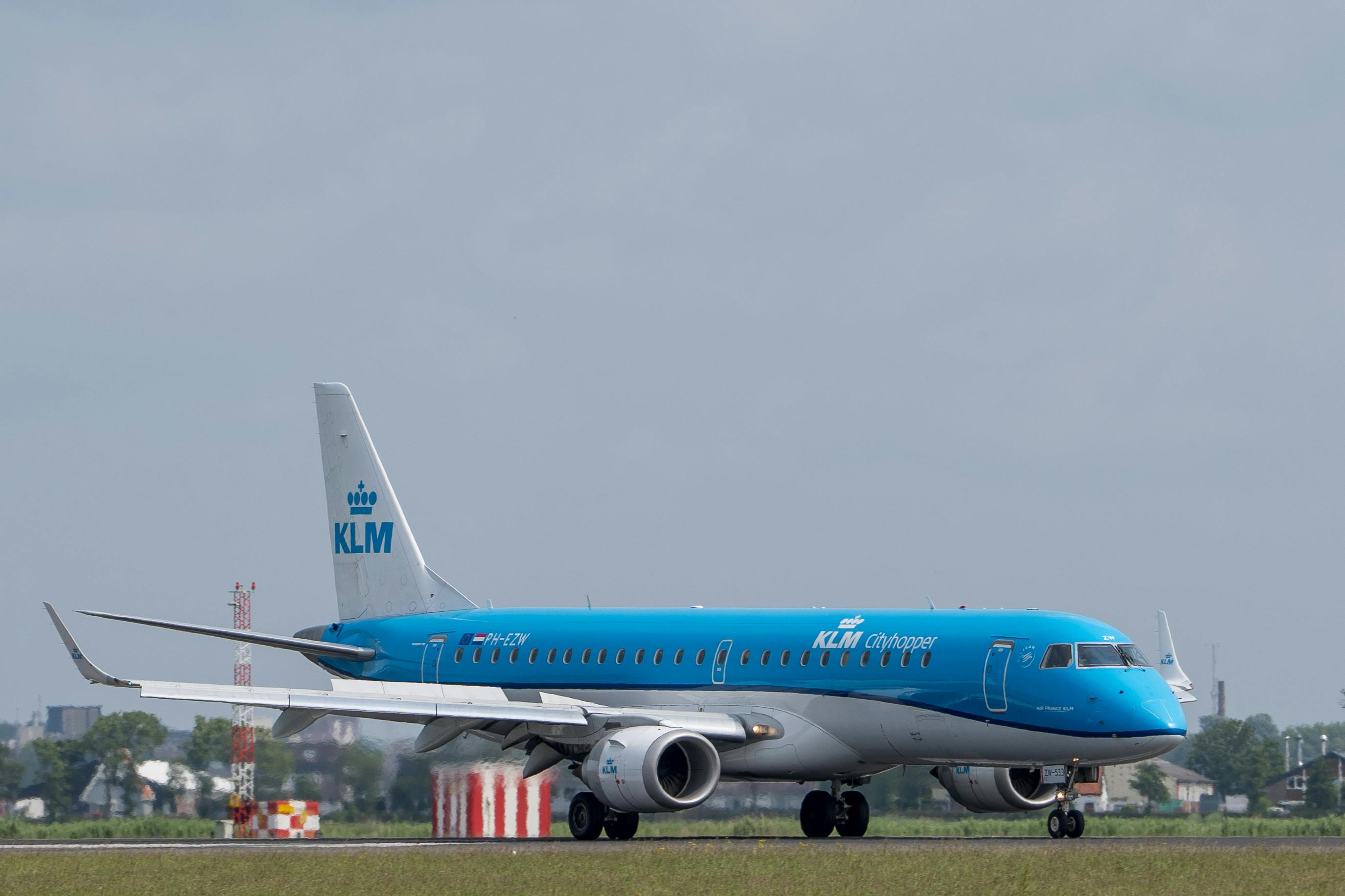 Plane In The Sky Photos, Download The BEST Free Plane In The Sky Stock ...