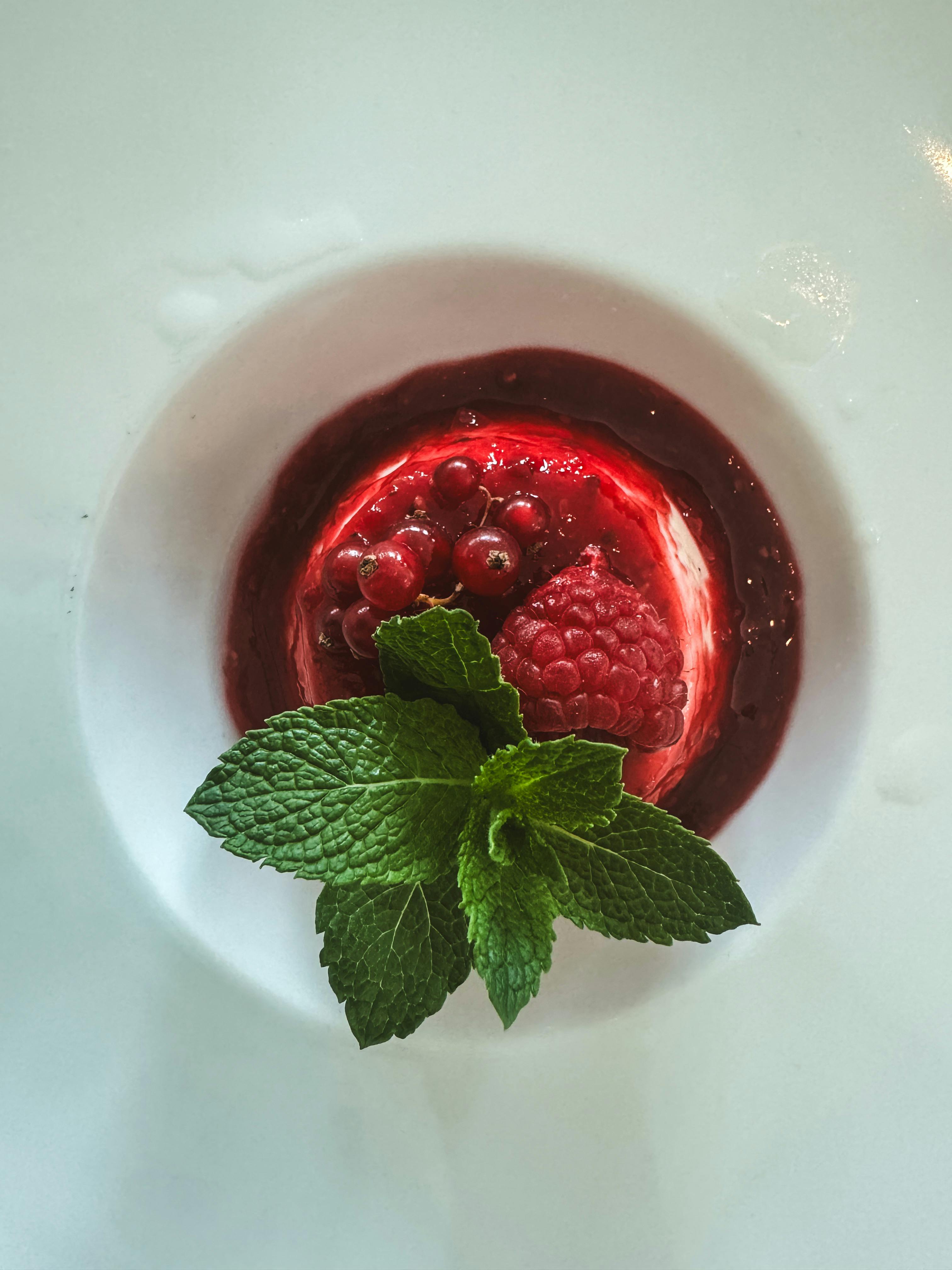 Delicious Red Berry Dessert in Berlin Cafe · Free Stock Photo