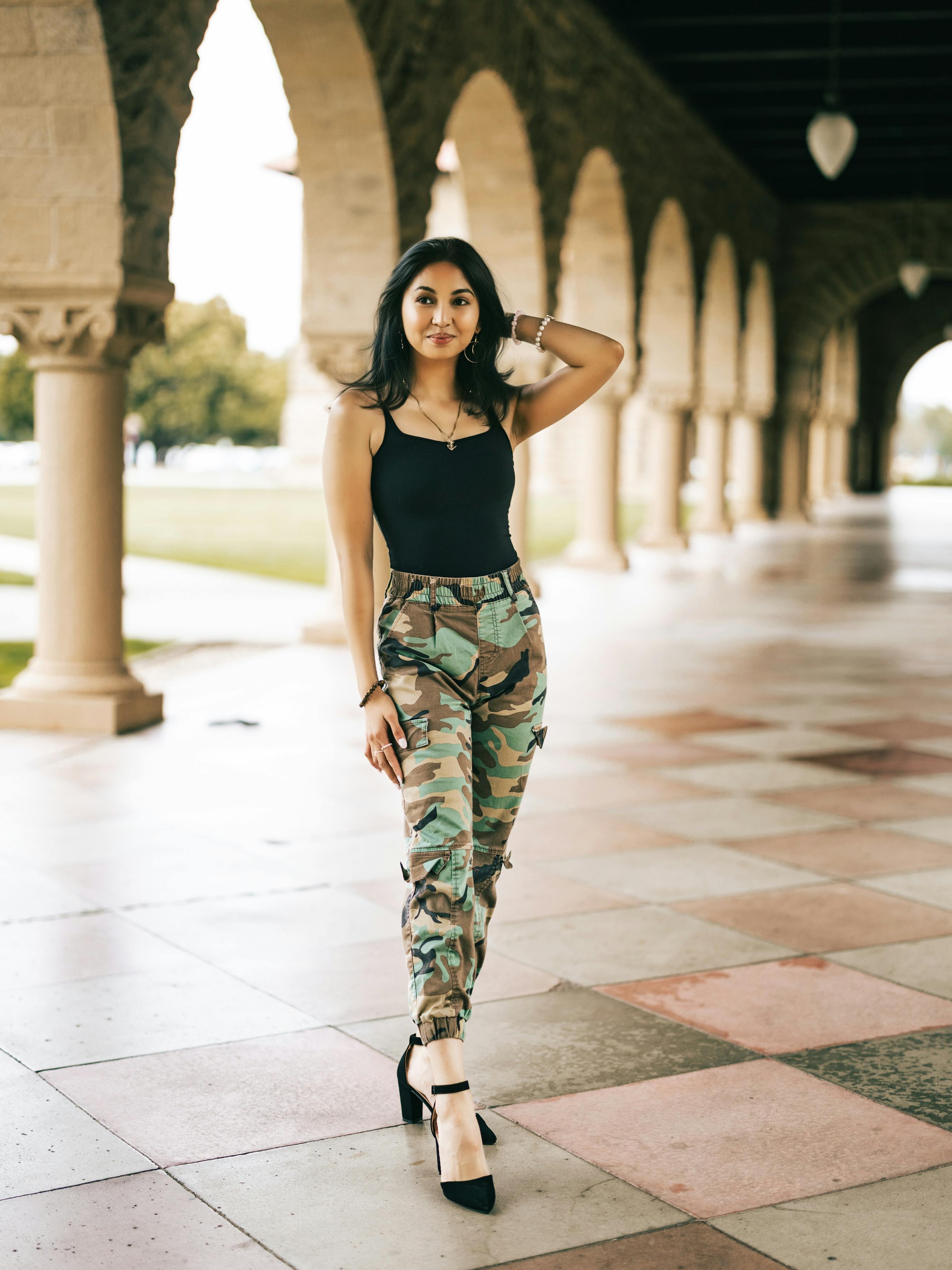 Woman Standing Pose Photos, Download The BEST Free Woman Standing Pose ...