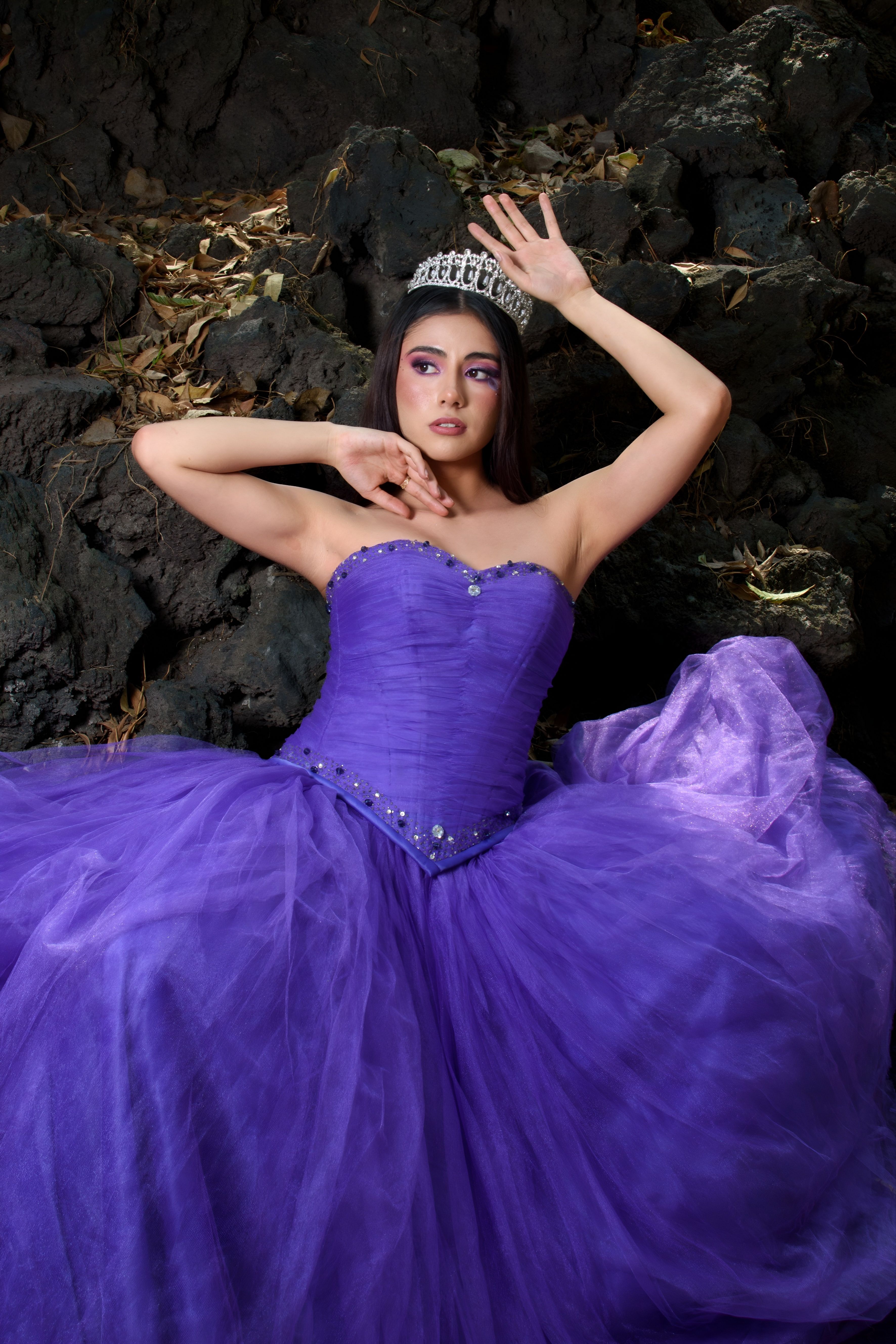 Suggestive Female Pose Photos, Download The BEST Free Suggestive Female ...