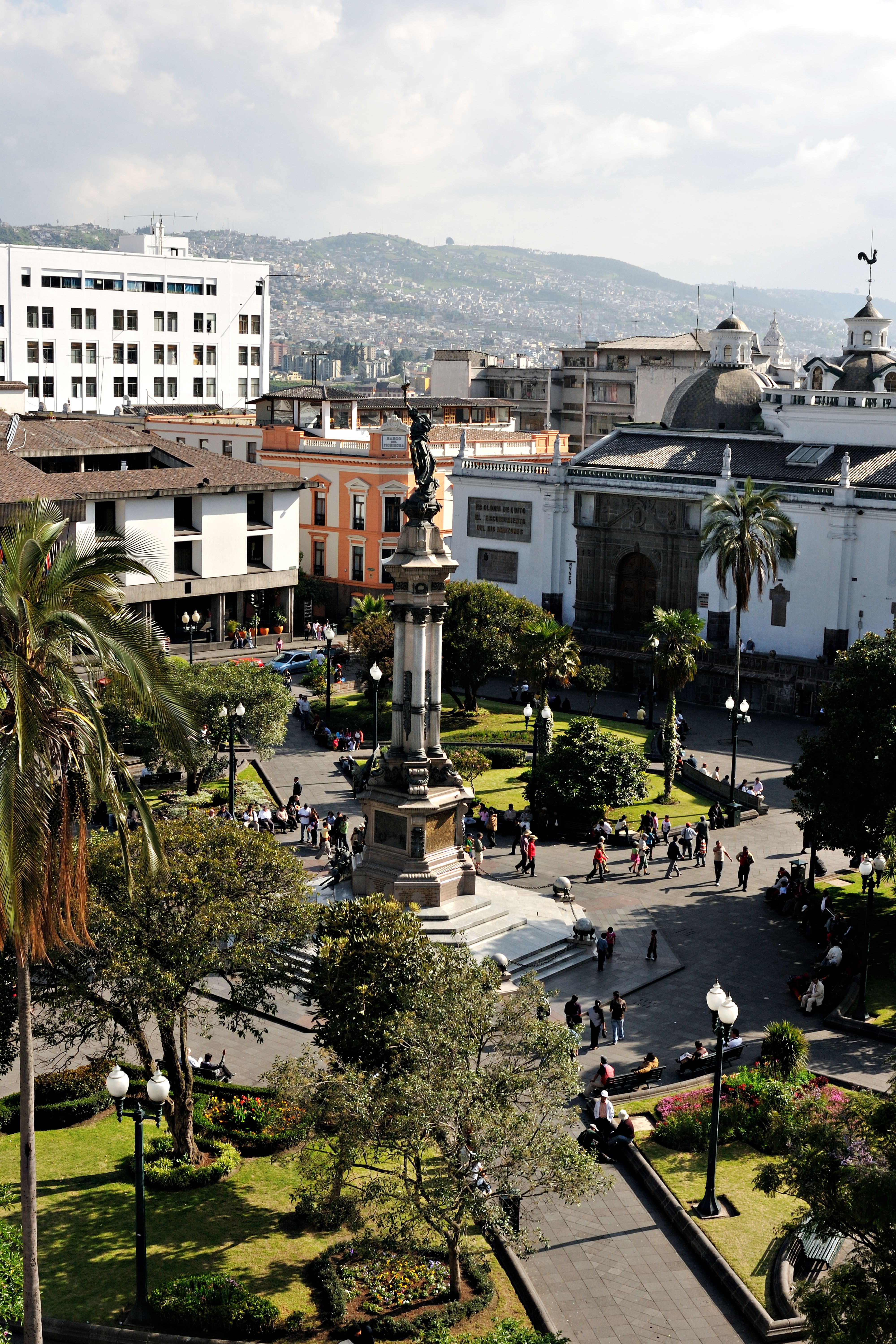 Vista Aérea Del Centro Histórico De Quito · Foto de stock gratuita
