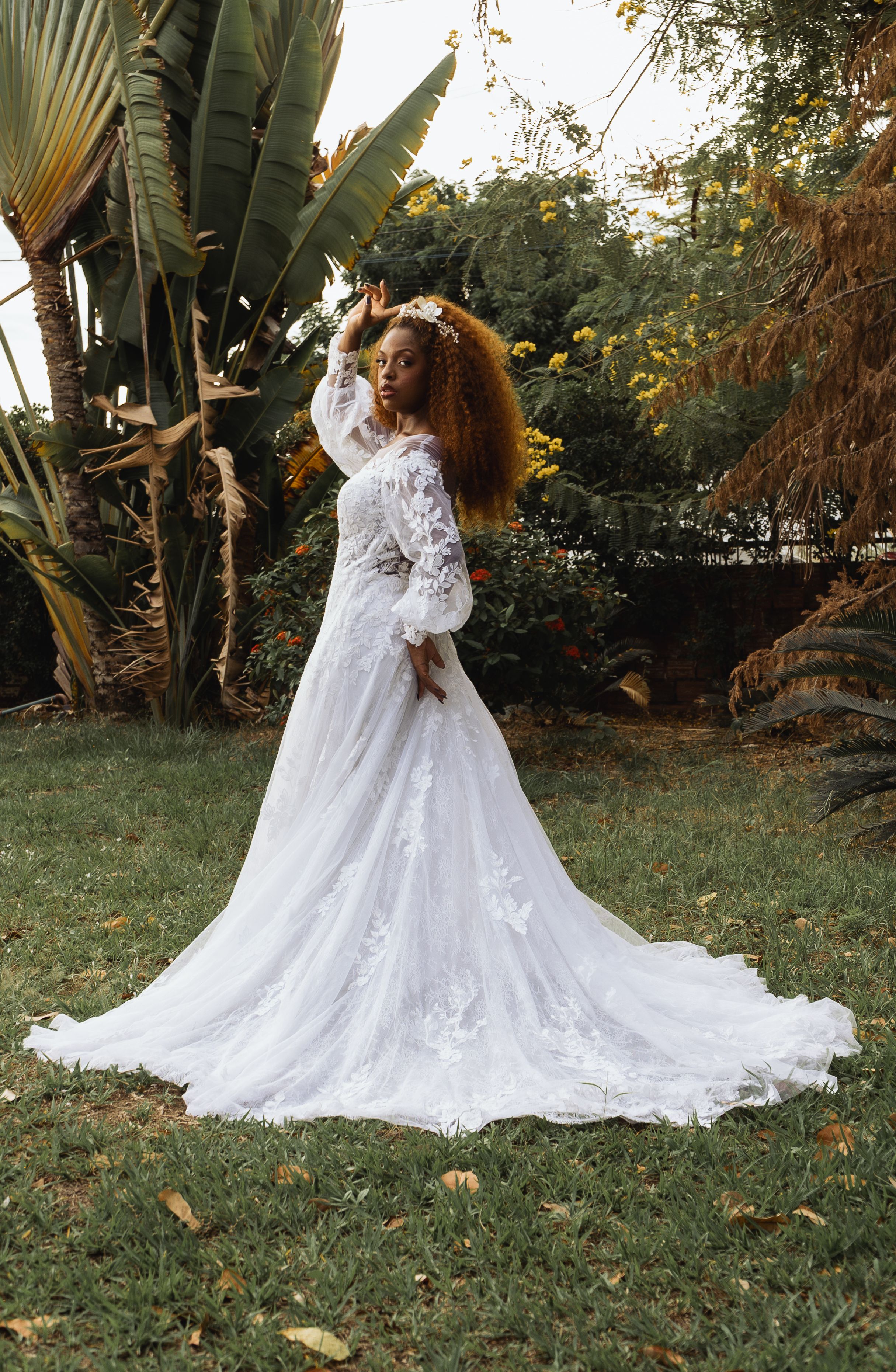 Elegant Bride in Lush Outdoor Garden Setting · Free Stock Photo