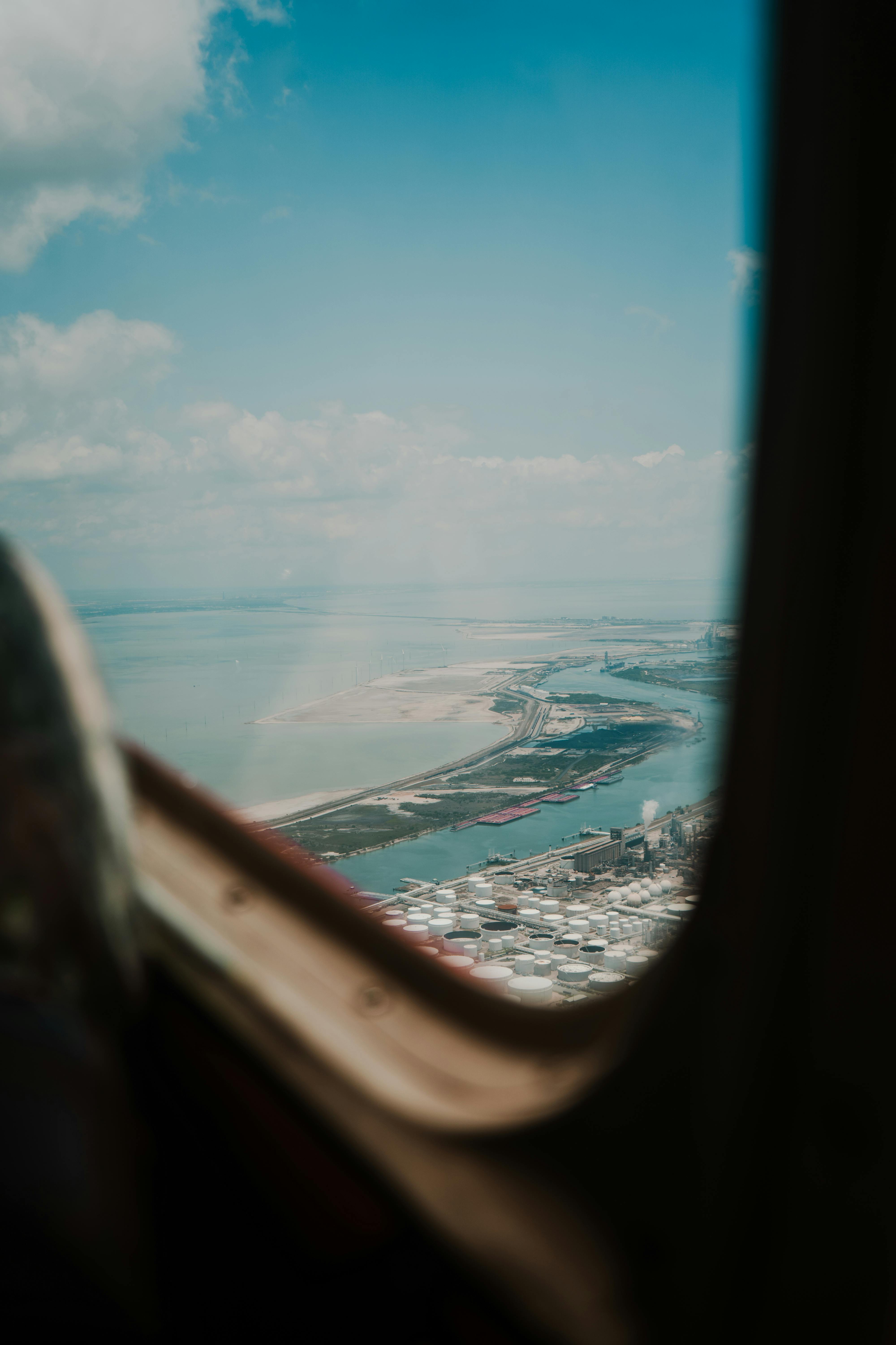 Airplane View In City Photos, Download The BEST Free Airplane View In ...