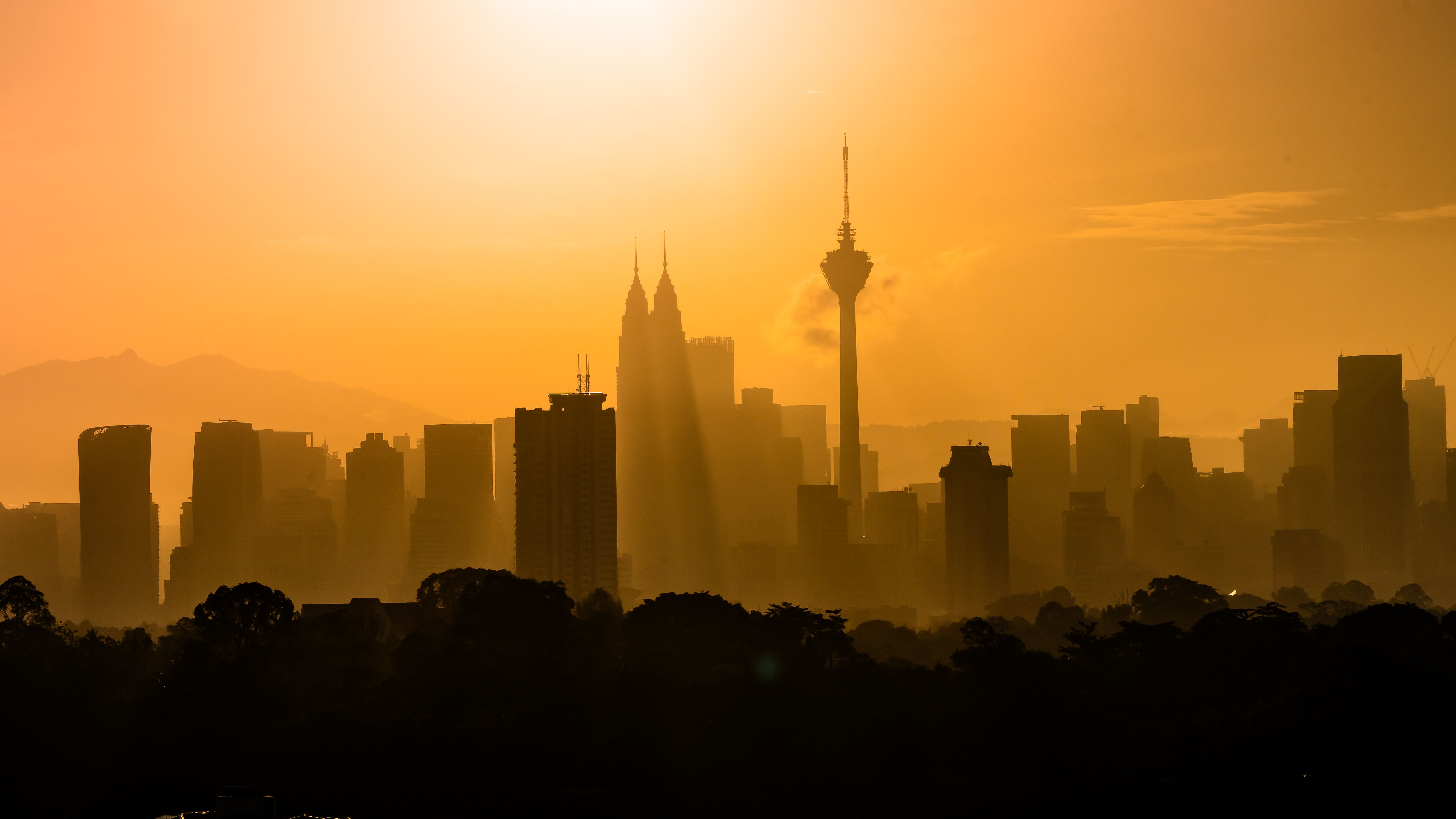 Horizonte De Kuala Lumpur Al Amanecer Con Sus Emblemáticas Torres ...