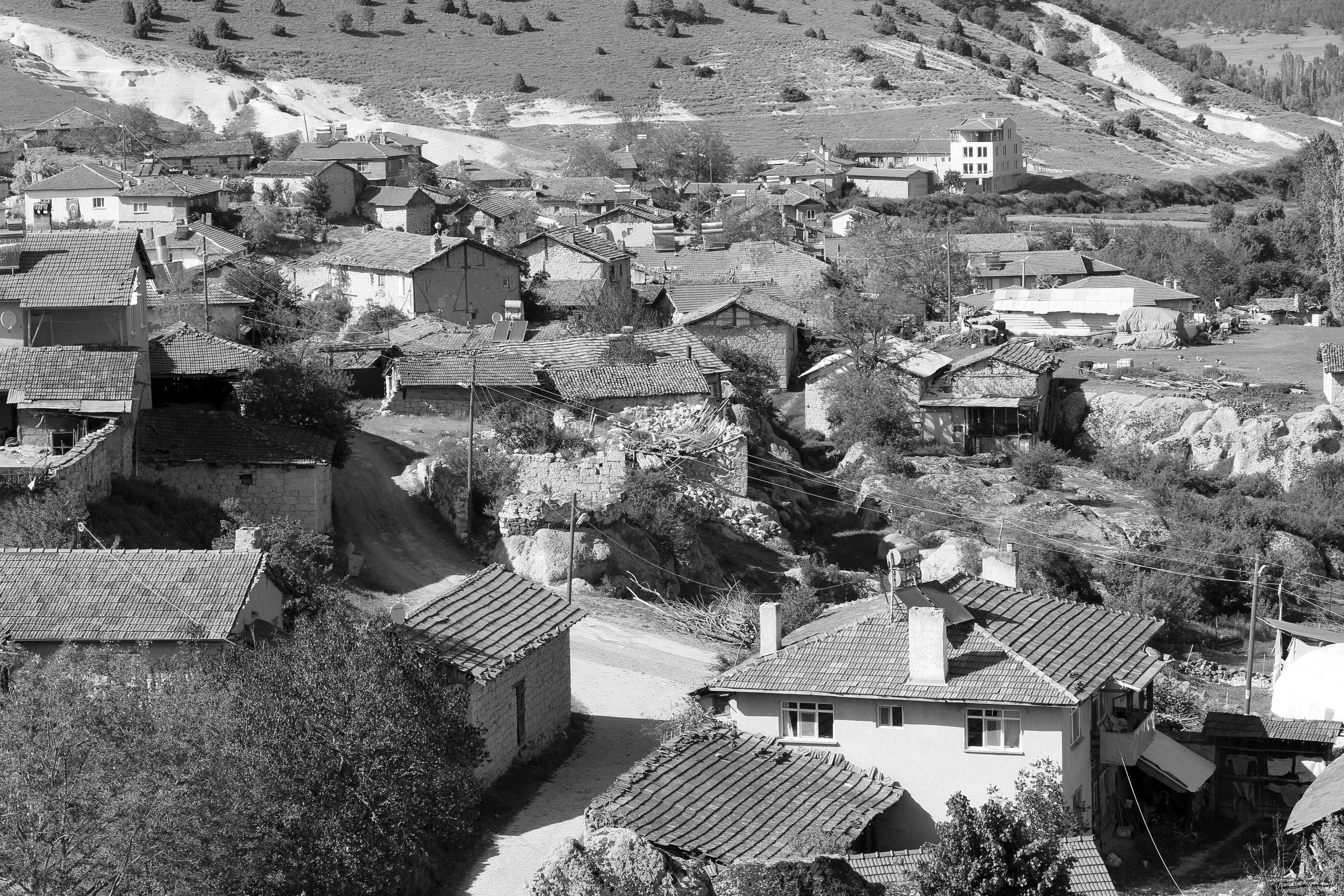 Scenic Black and White Mountain Village Landscape · Free Stock Photo