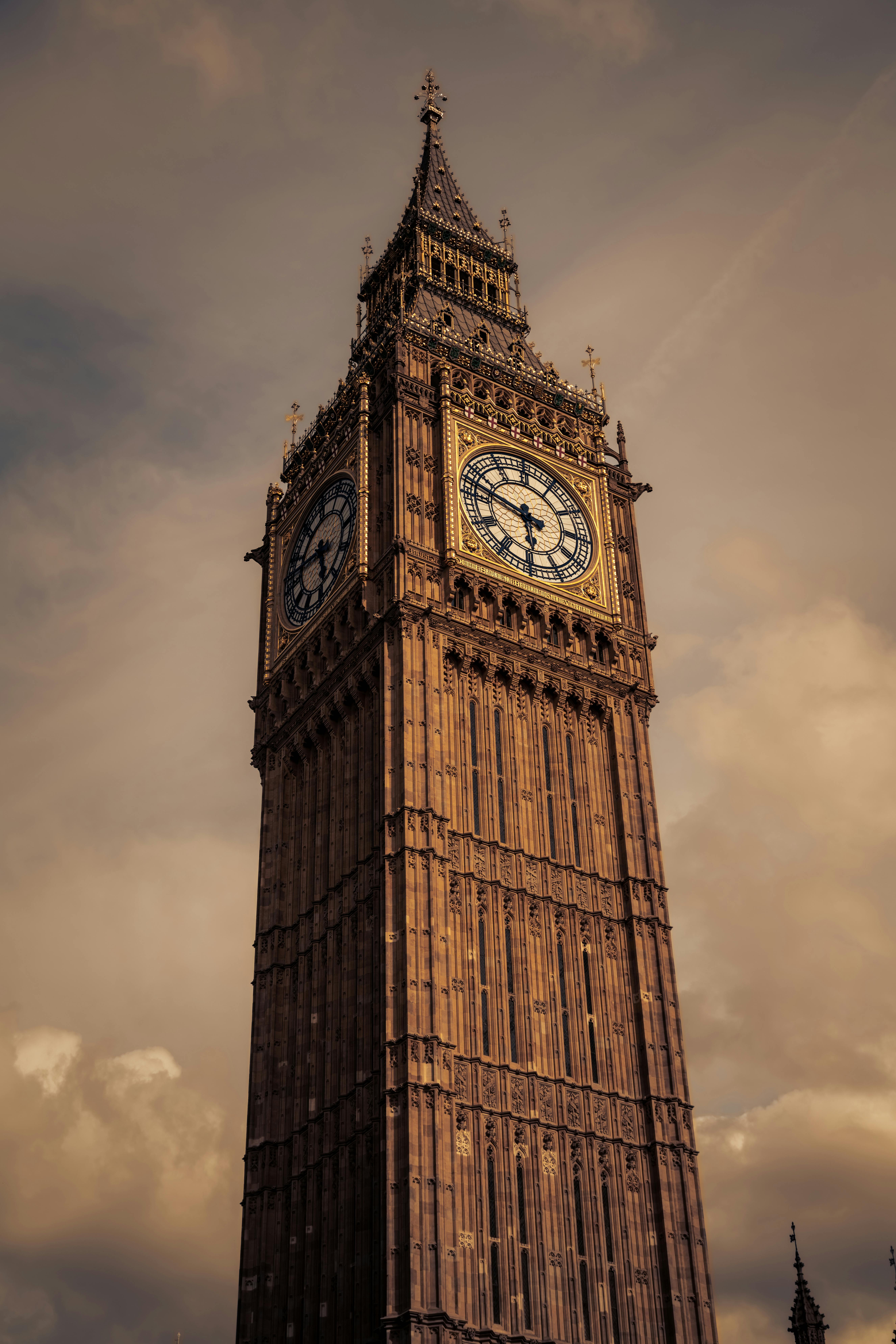 Big Ben Structure Near White Concrete Structure · Free Stock Photo