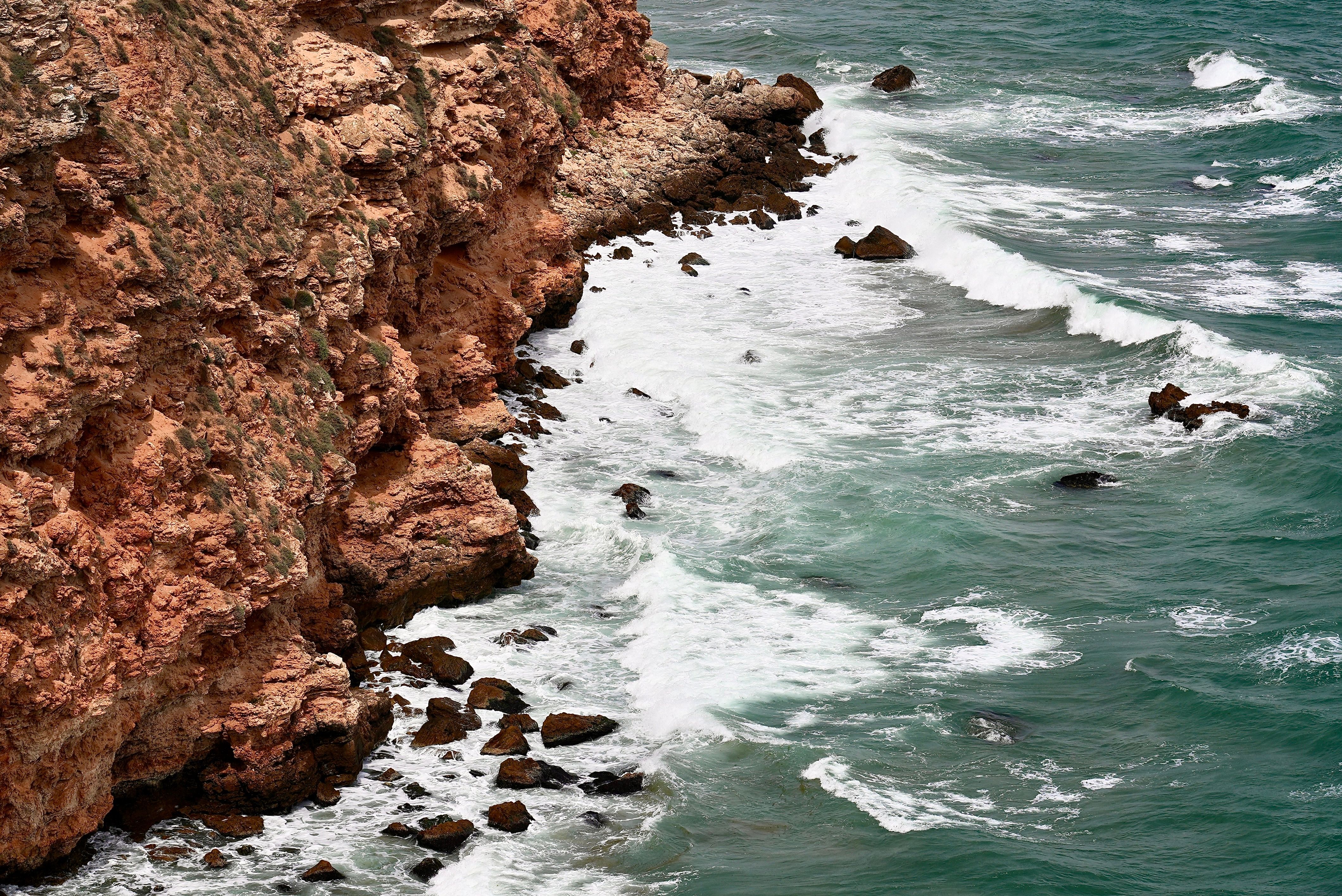 Bird's Eye View of Cliff over Cove · Free Stock Photo