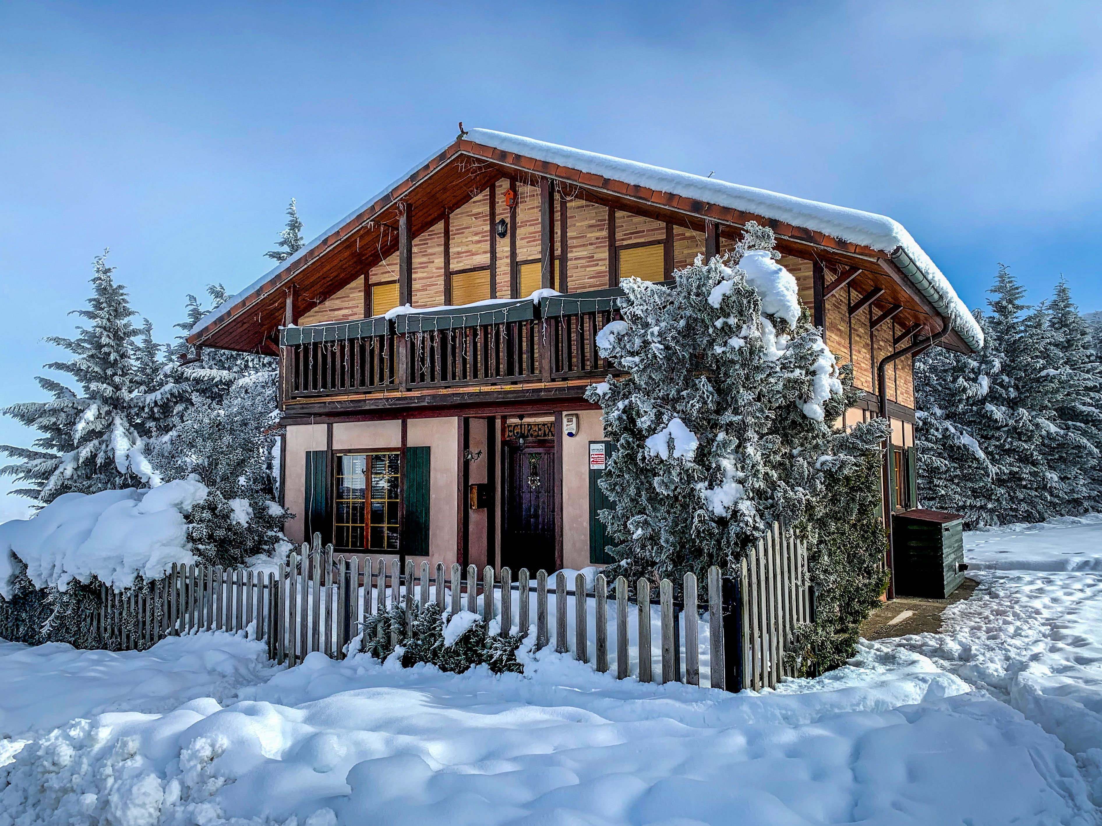 Cozy Snow-Covered Cabin in Winter Wonderland · Free Stock Photo
