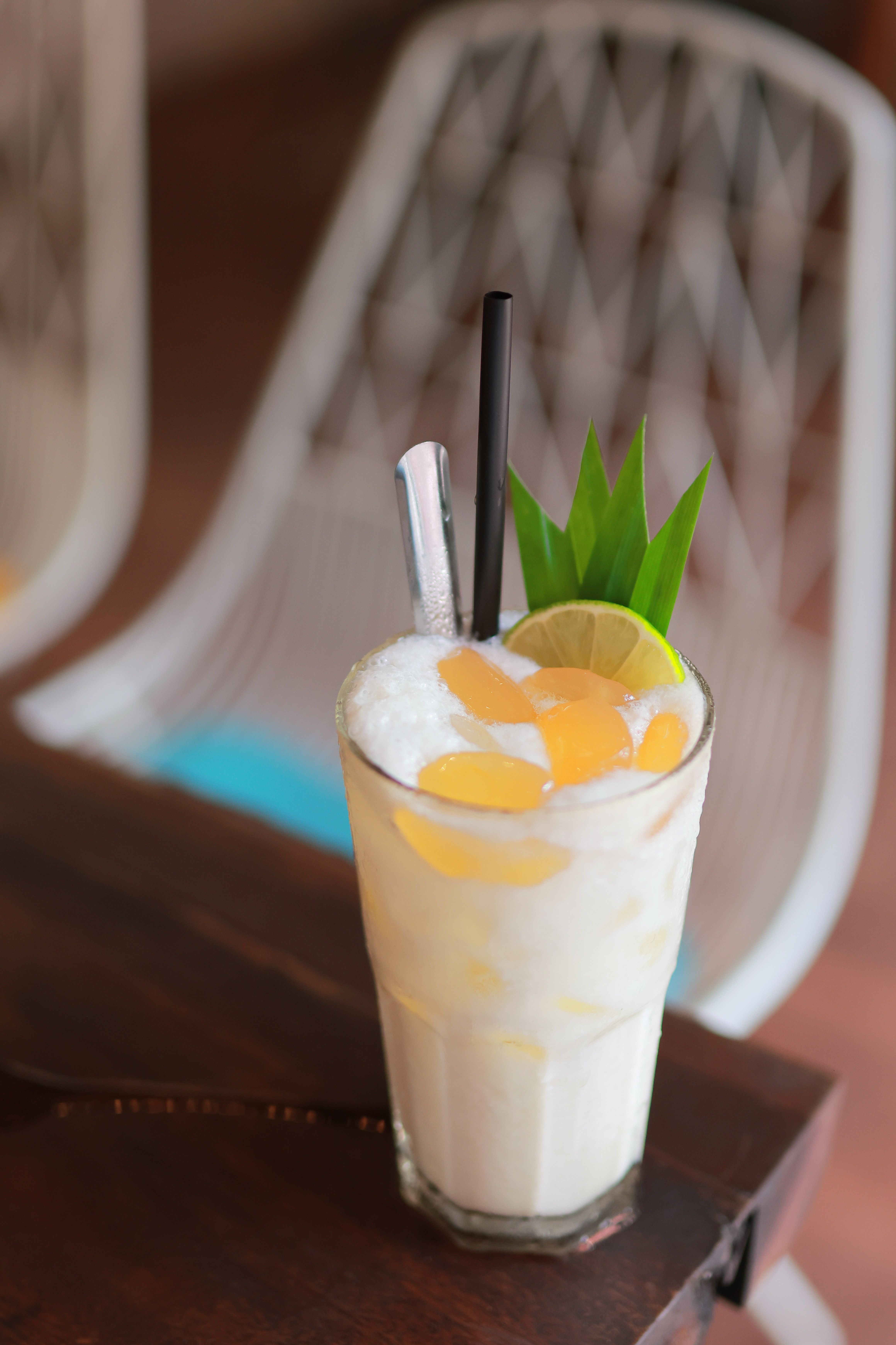 Bebida Refrescante Tropical De Limón Y Piña · Foto de stock gratuita