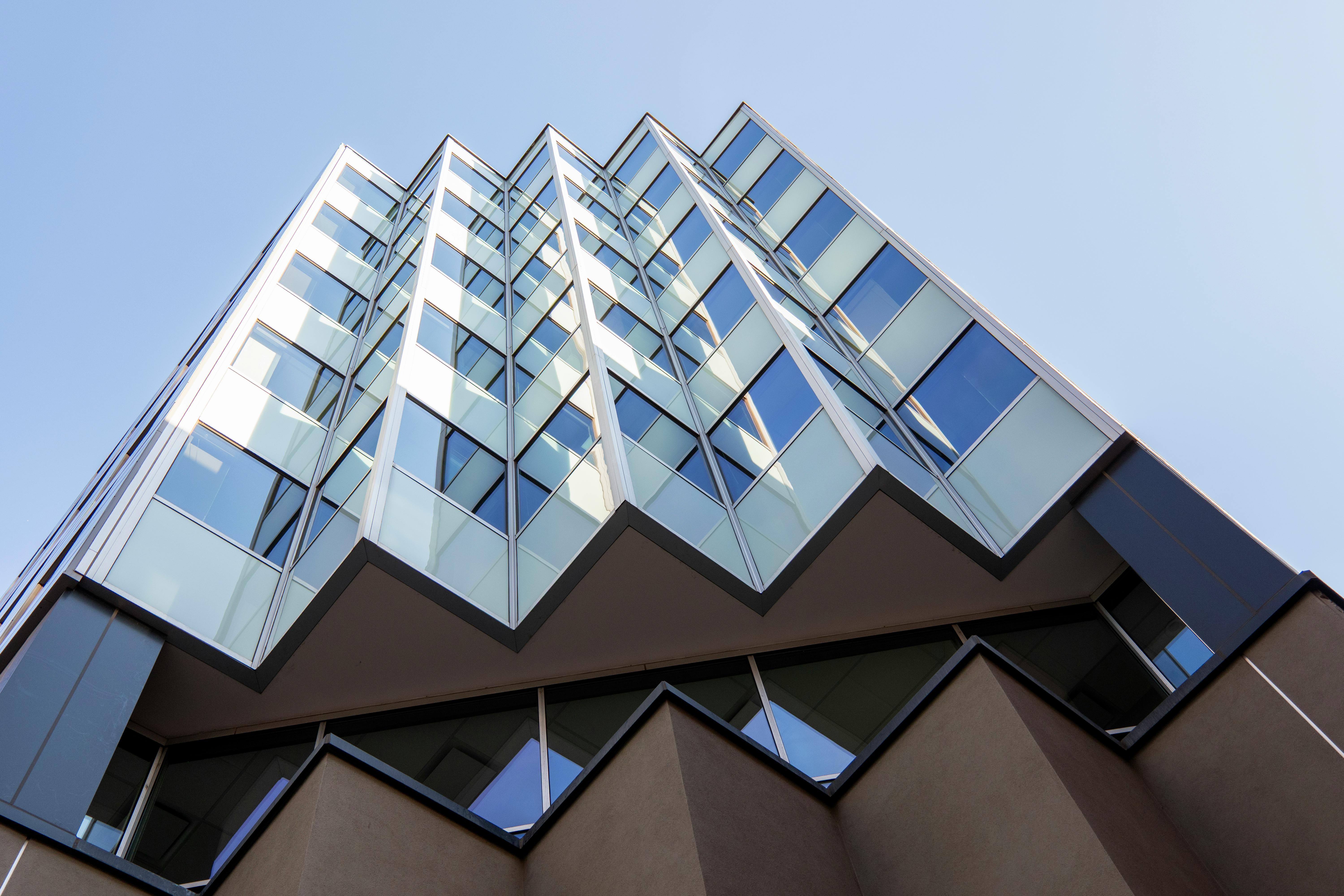 Modern Geometric Building Facade in Daylight · Free Stock Photo