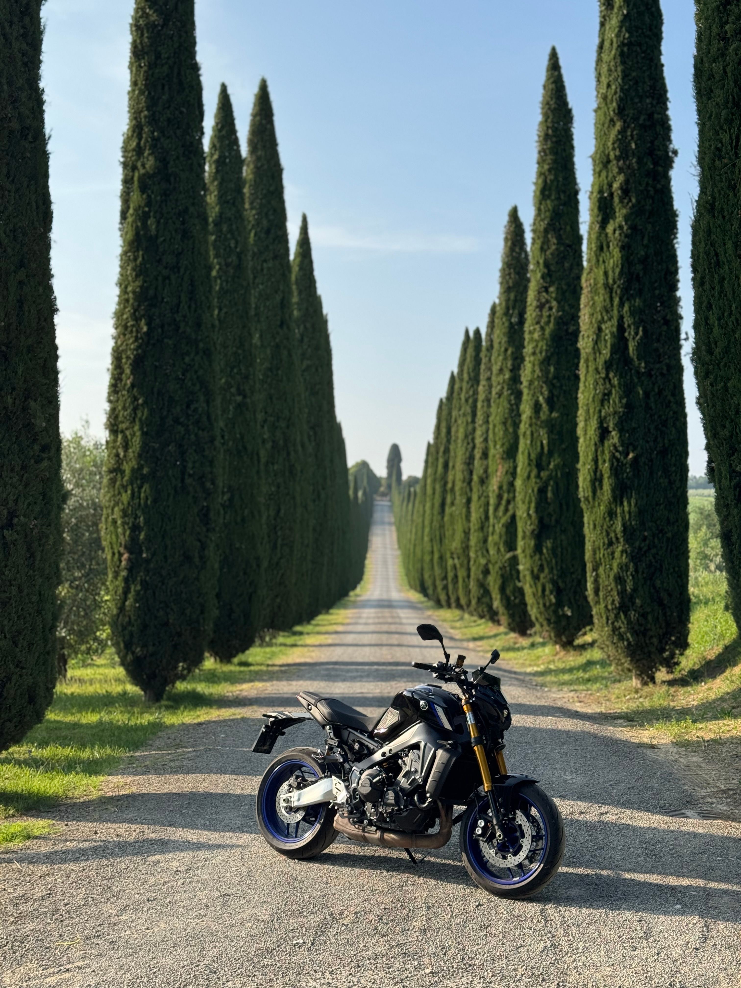 Yamaha Motorcycle on Scenic Tuscan Road · Free Stock Photo