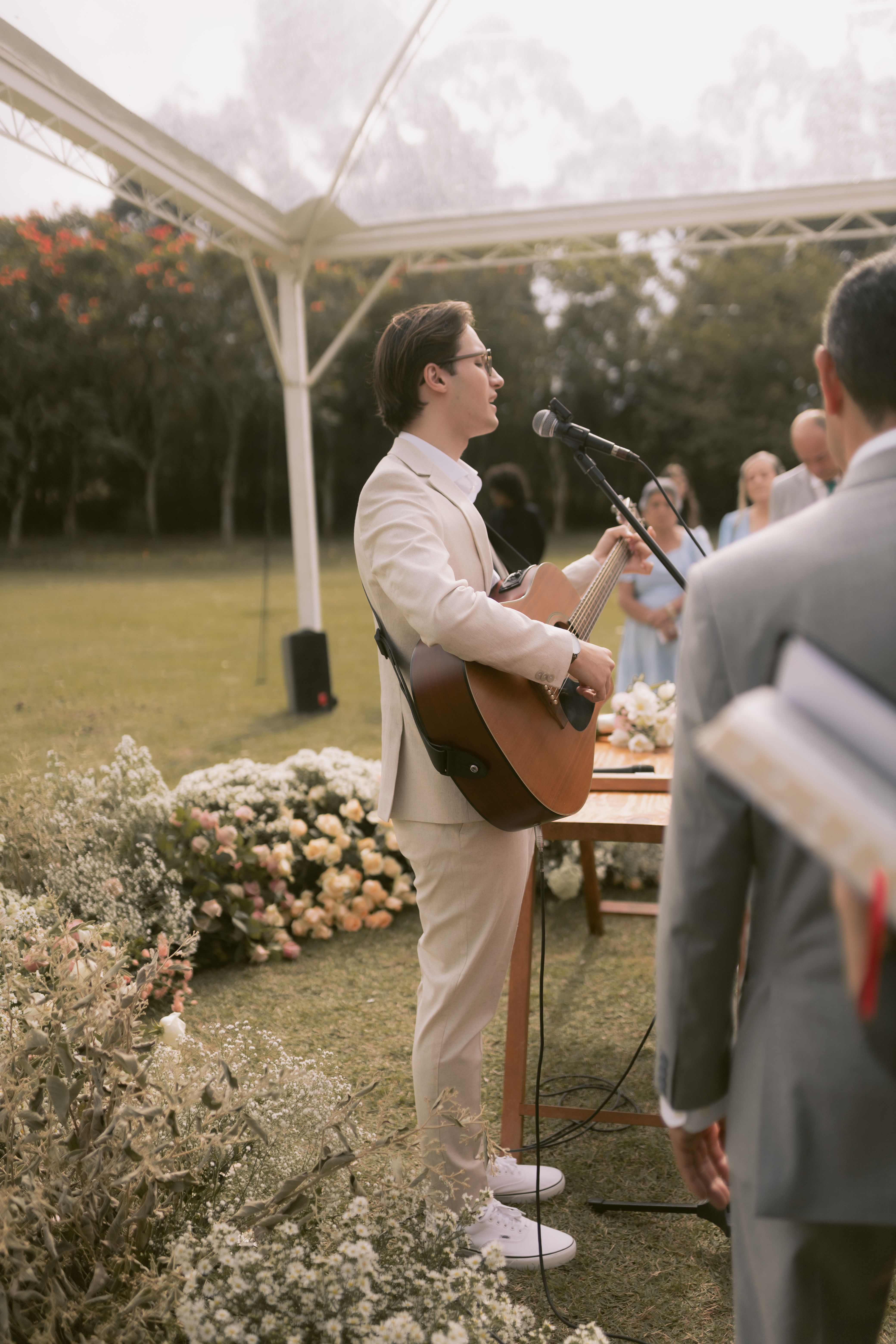 Outdoor Wedding with Live Music and Guitarist · Free Stock Photo