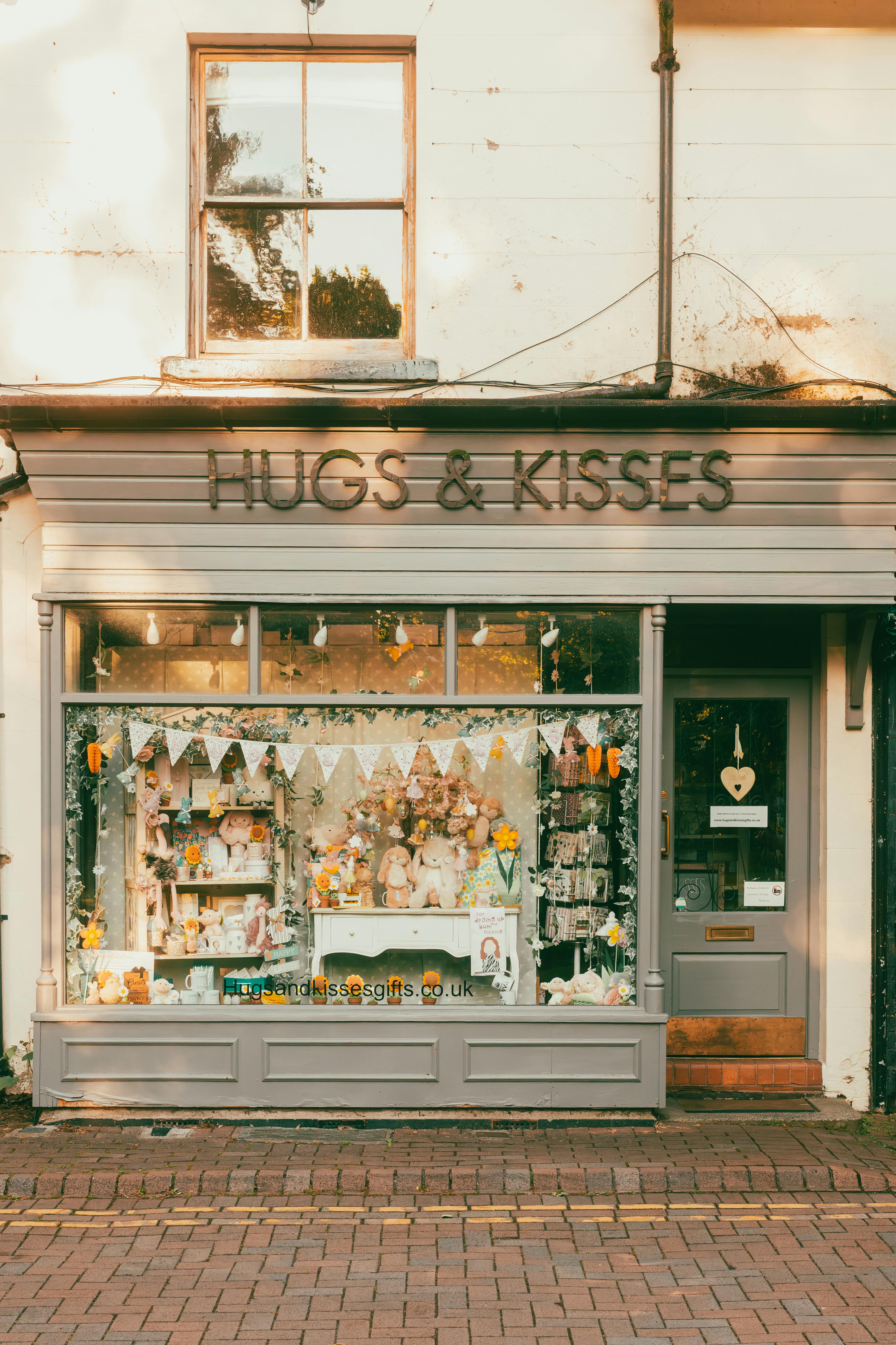 Charming Gift Shopfront in England · Free Stock Photo