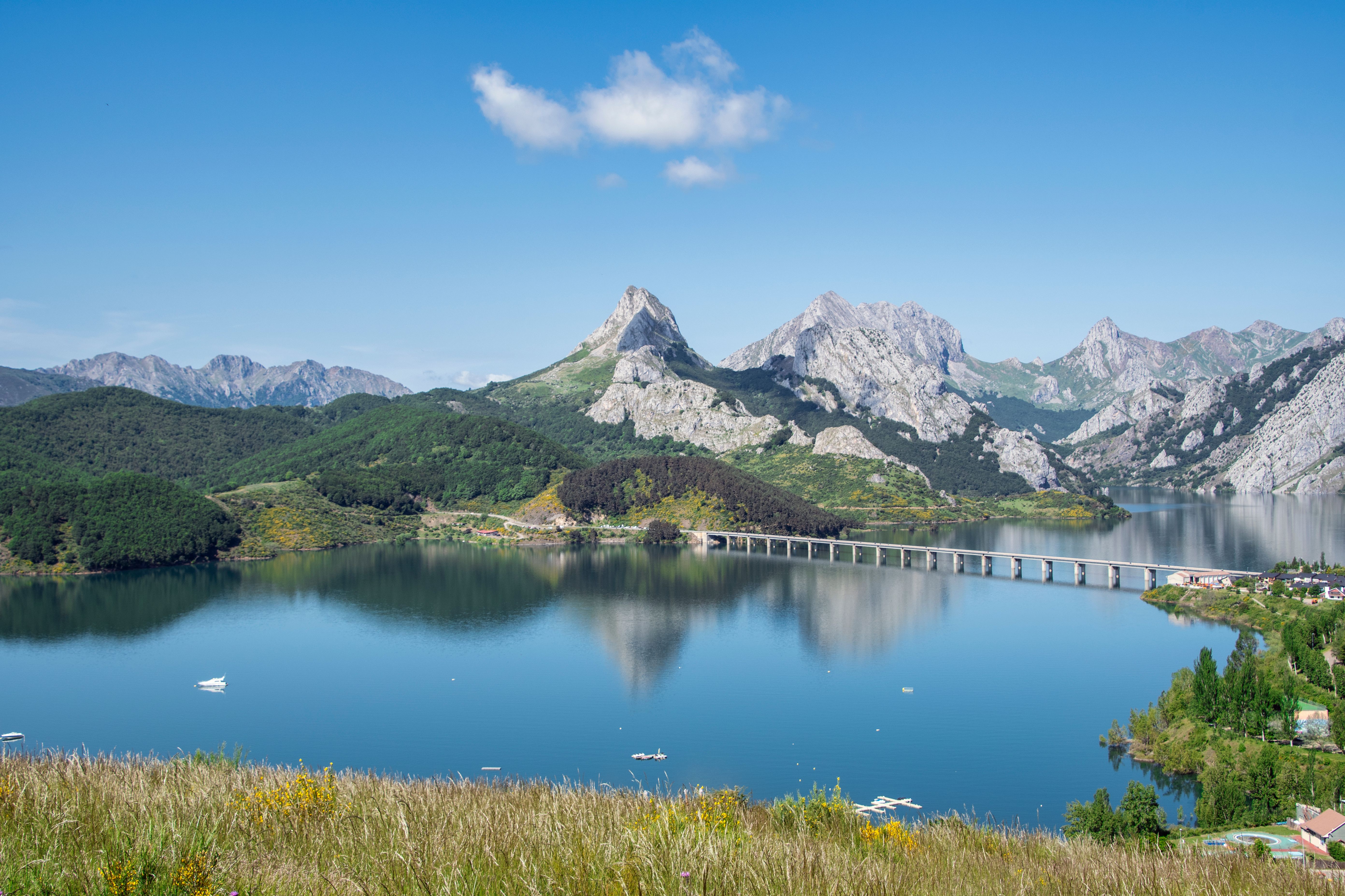Stunning Mountain Lake with Bridge and Reflections · Free Stock Photo