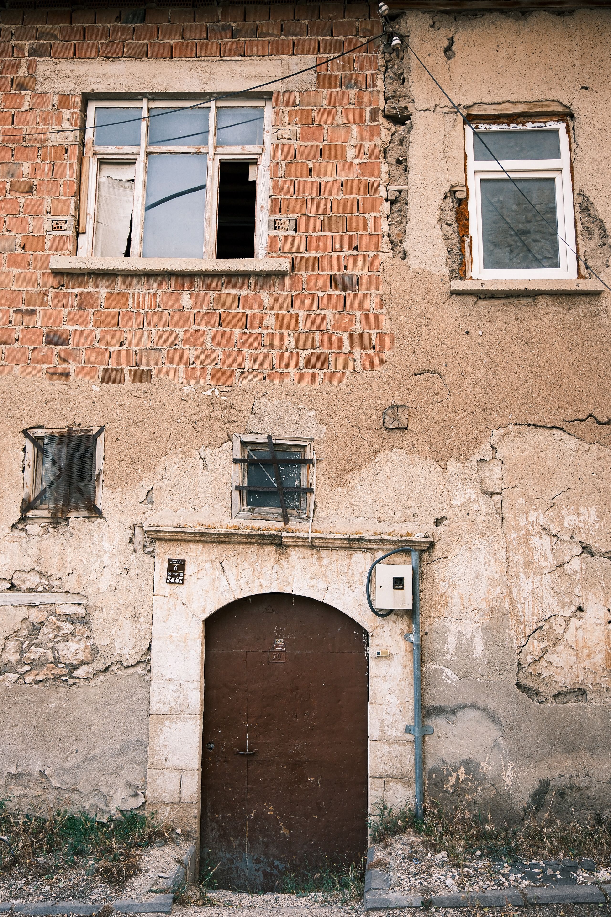 Old Weathered Building with Brick and Plaster · Free Stock Photo
