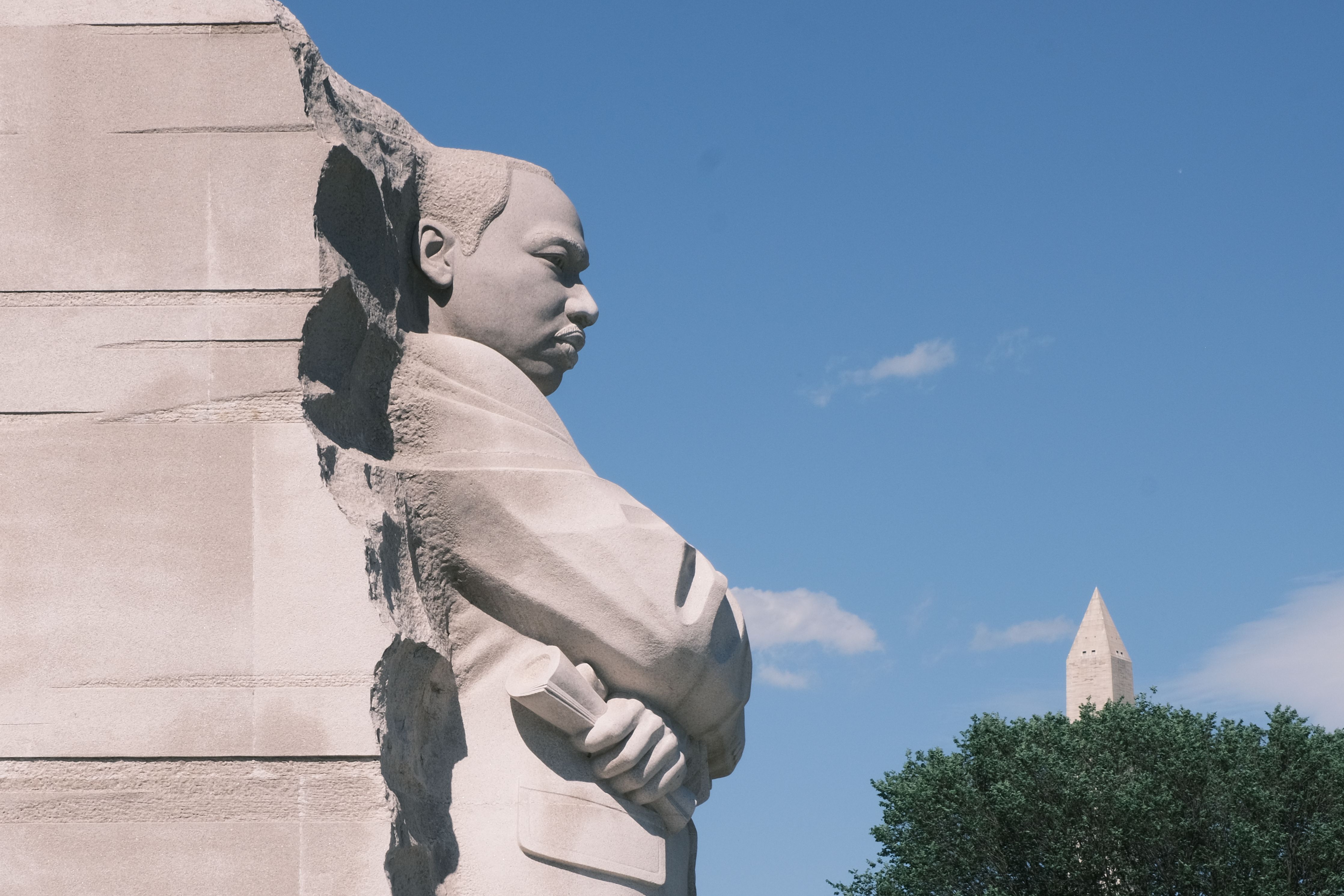 Monumento A Martin Luther King Jr. Con El Monumento A Washington · Foto ...