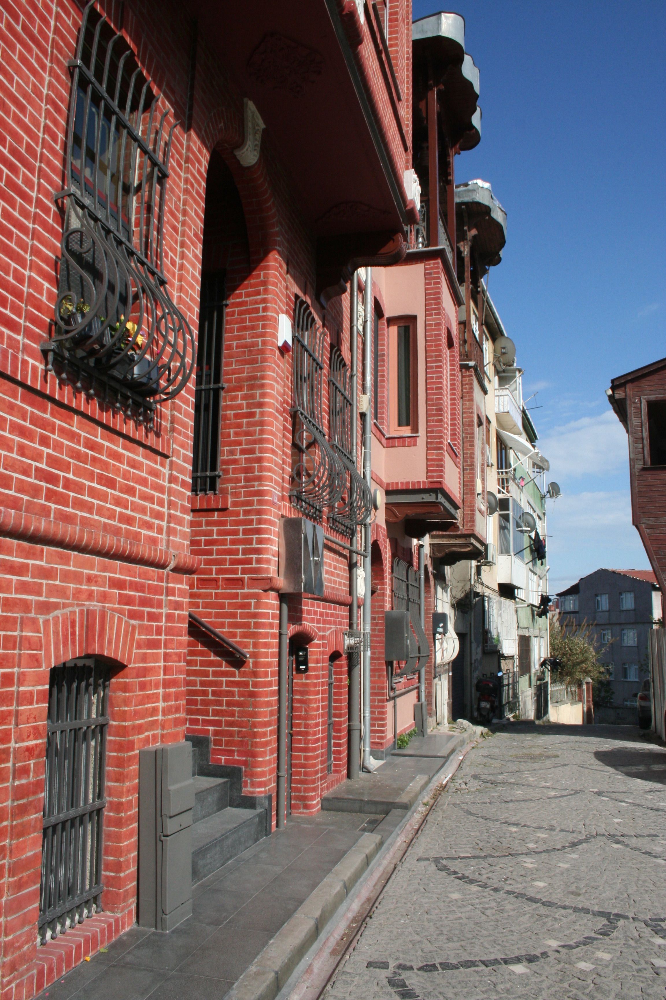 Red Building Facade Photos, Download The BEST Free Red Building Facade ...