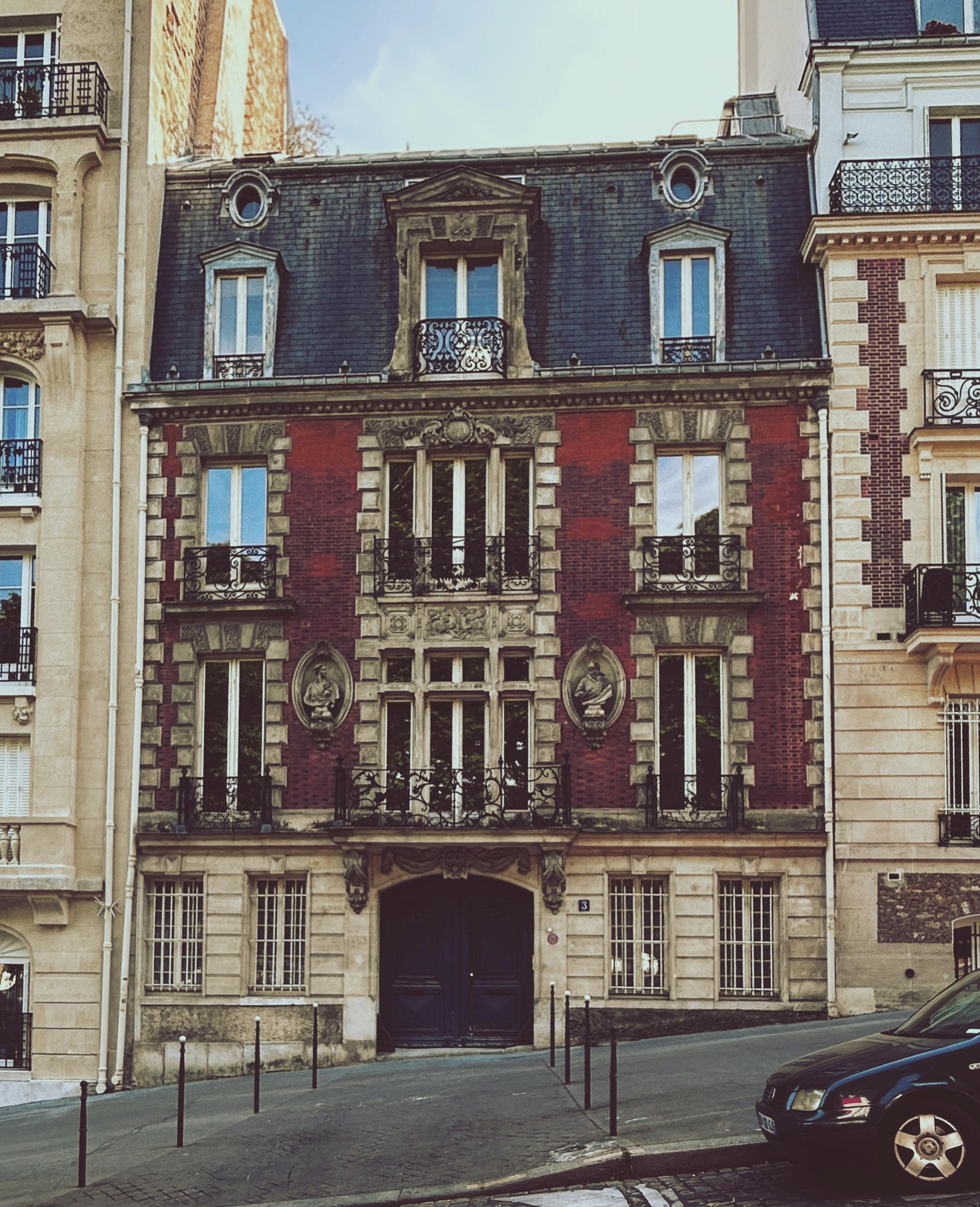 Elegant Haussmannian Architecture in Paris, France · Free Stock Photo