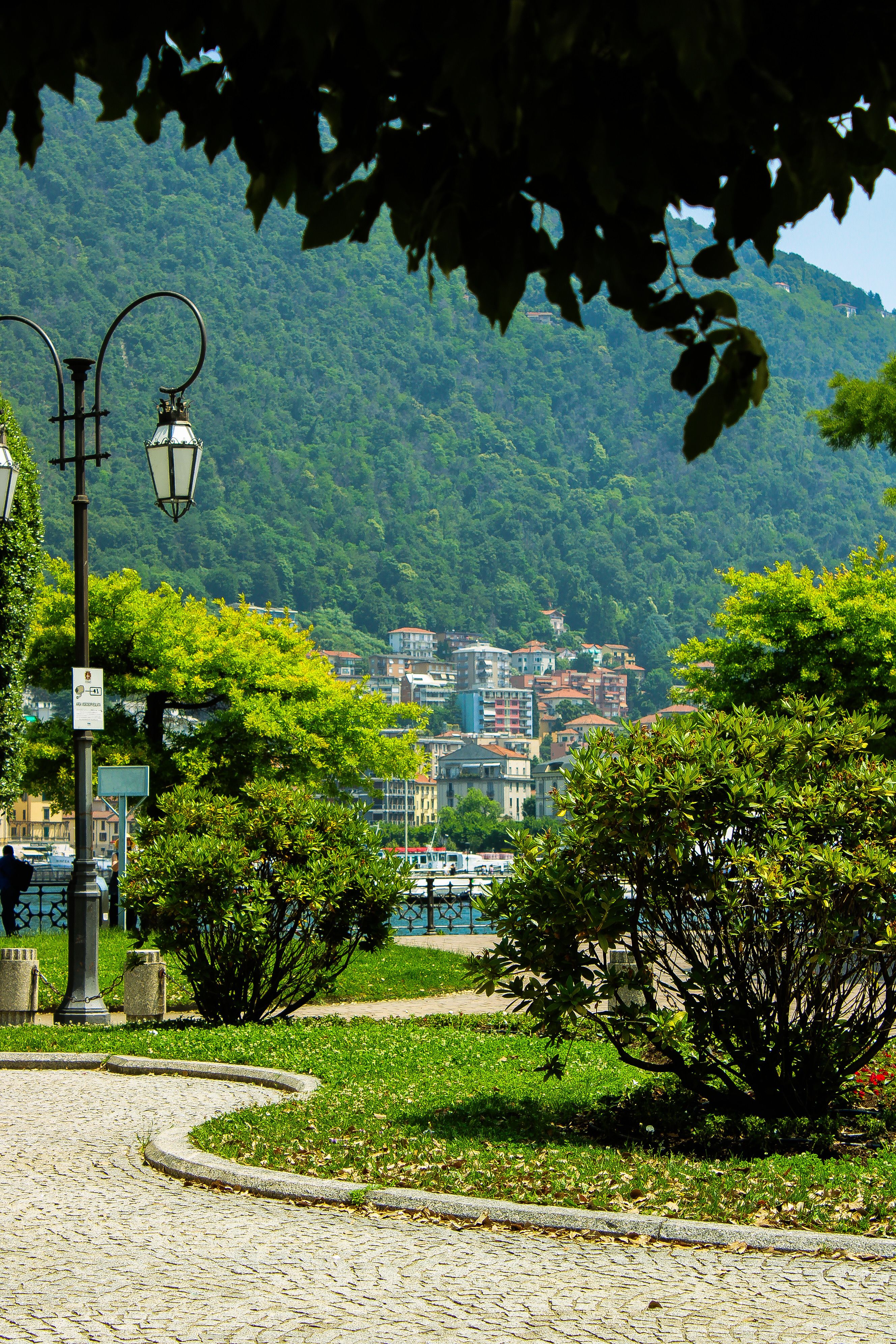 Scenic View of Lake Como and Lush Park · Free Stock Photo