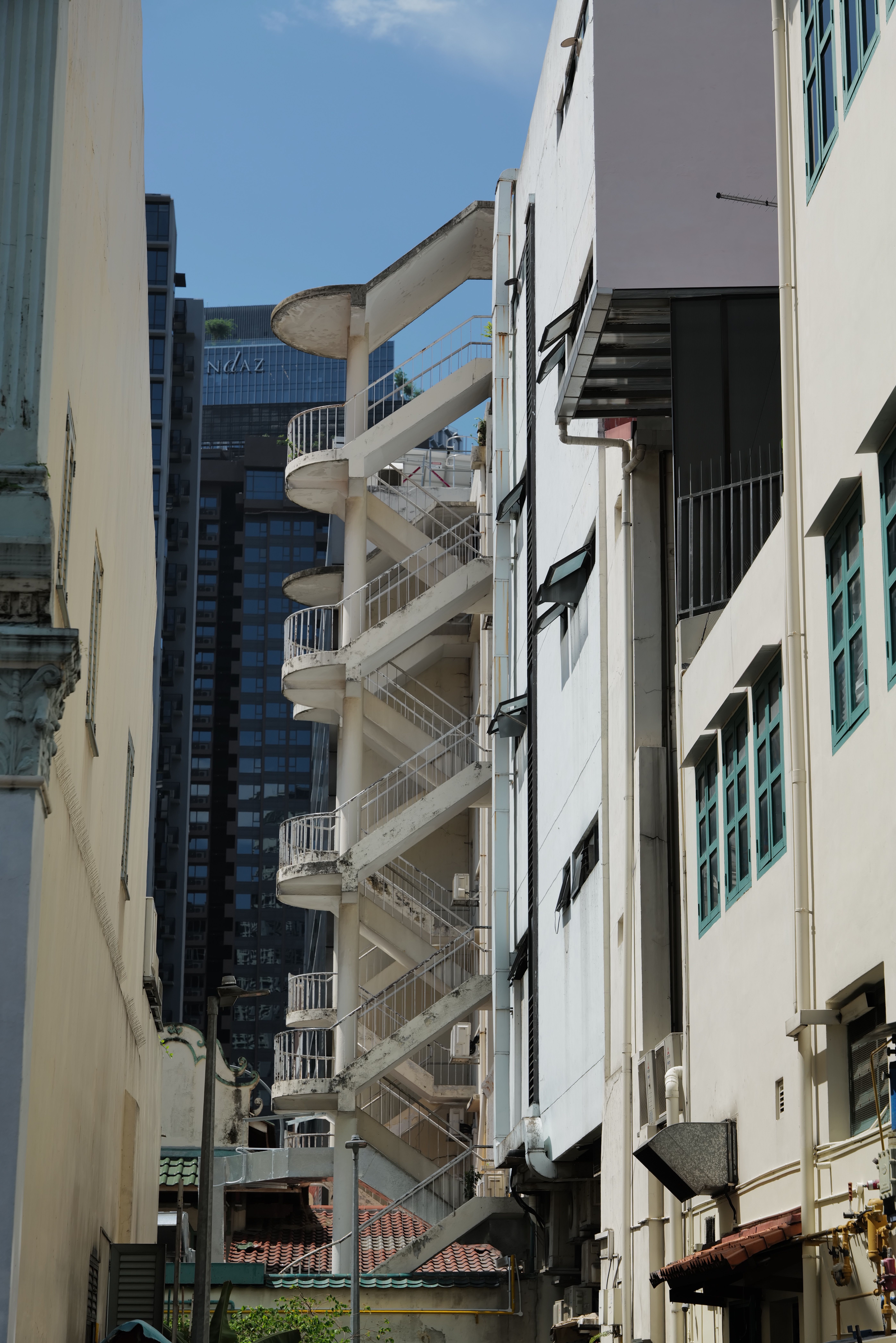 Urban Alley with Outdoor Spiral Staircase · Free Stock Photo