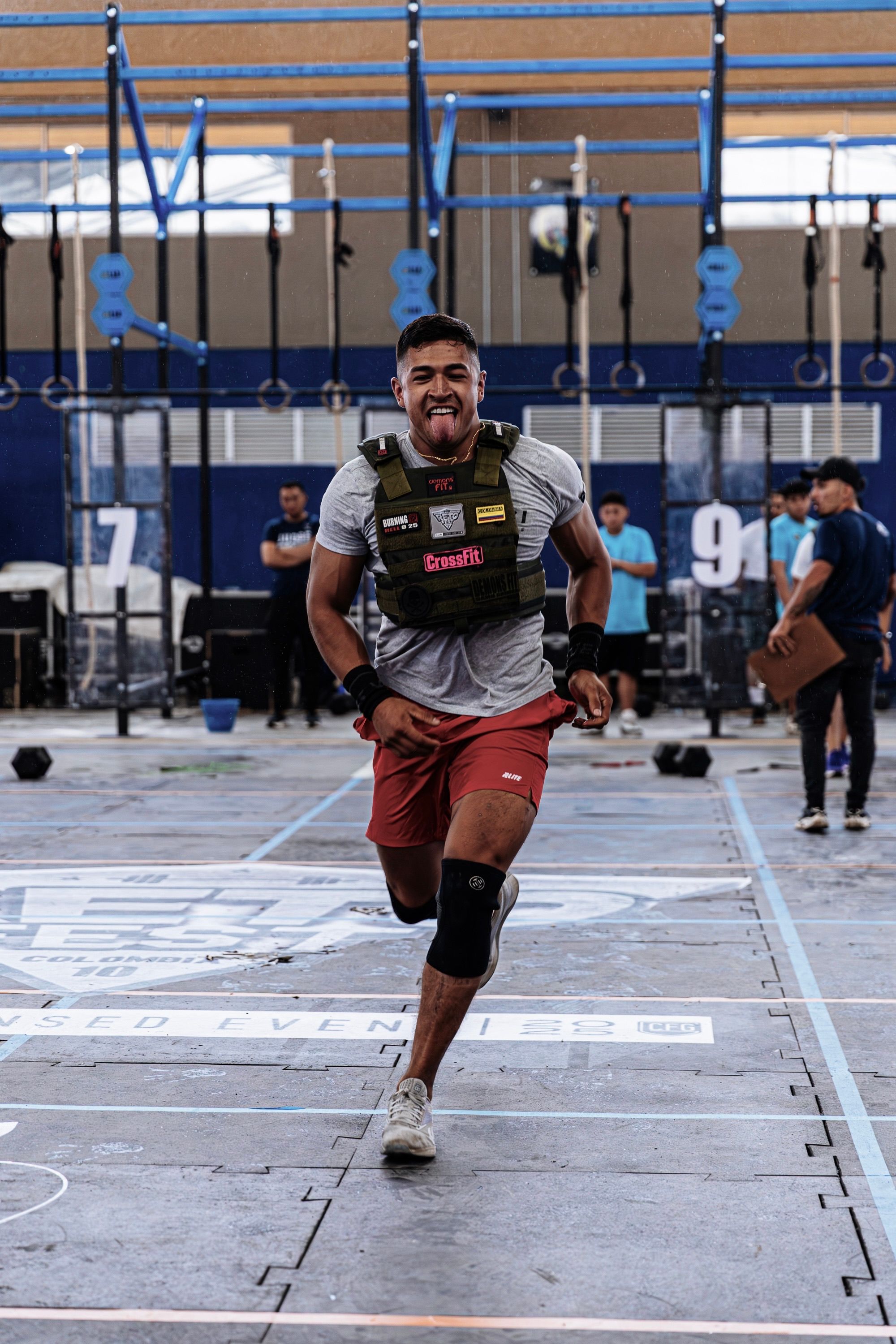 Intense CrossFit Athlete in Action at Gym Competition · Free Stock Photo