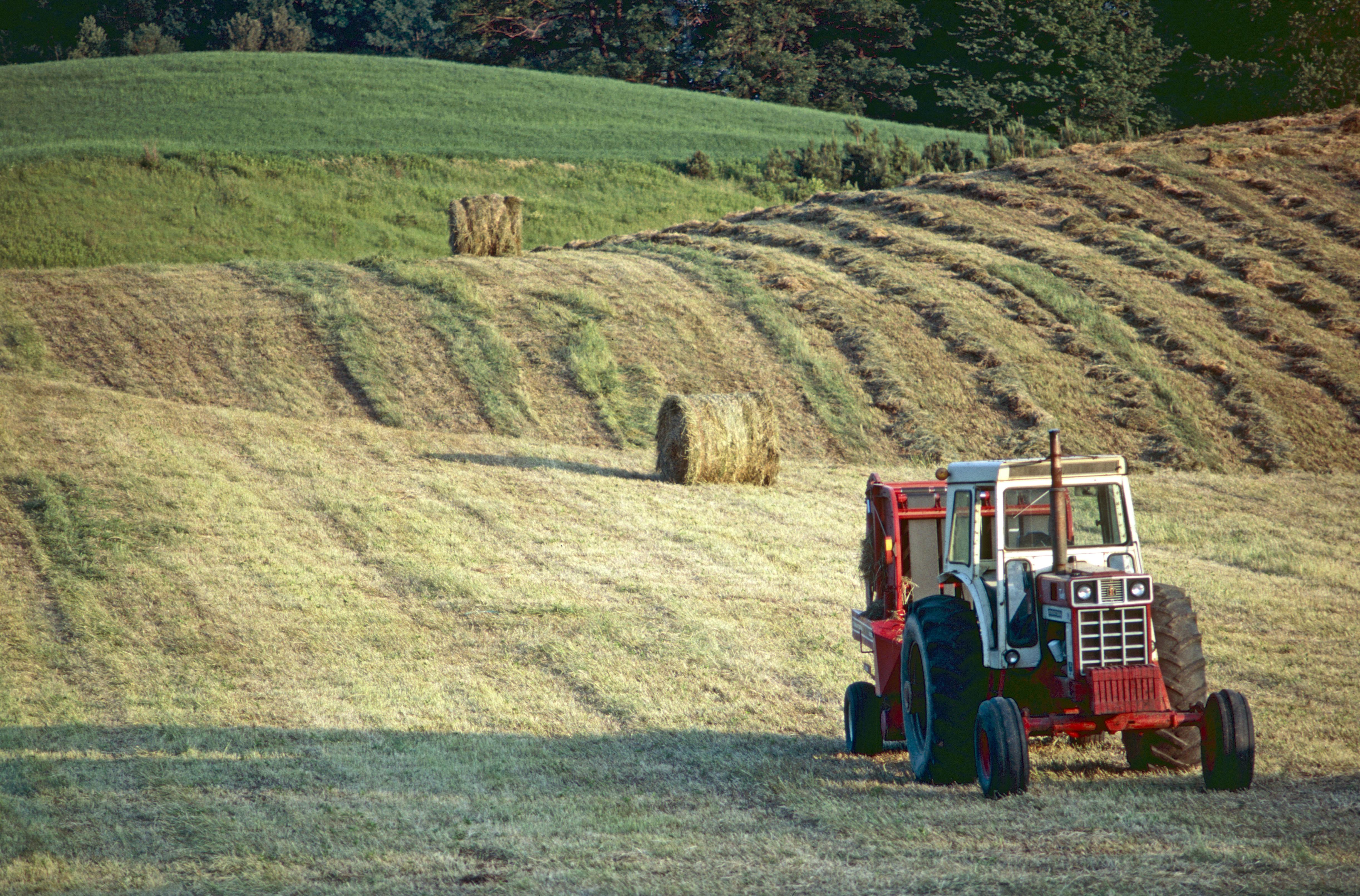 Tractor on a Farm in Brant, Ontario at Dusk · Free Stock Photo