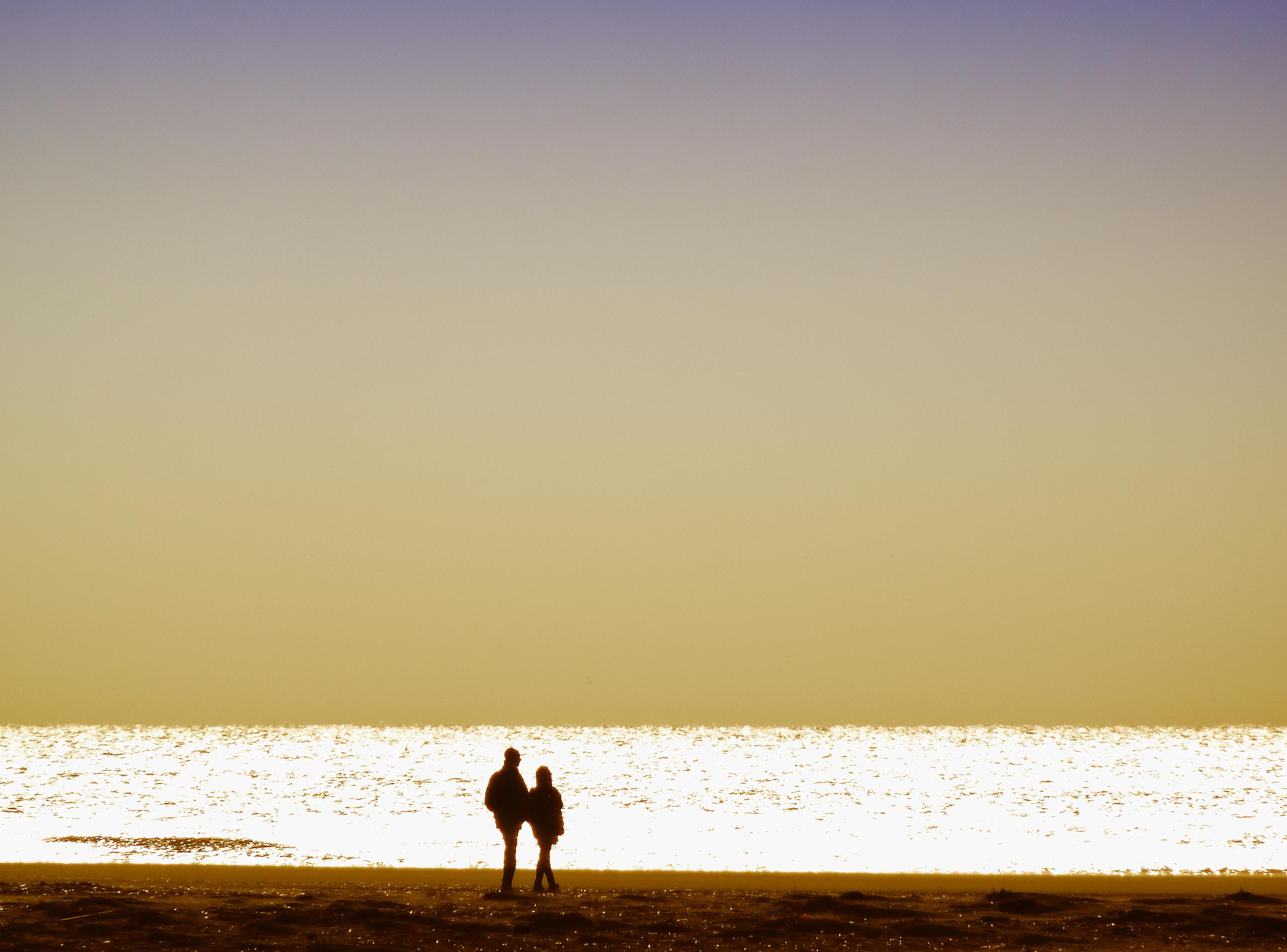Romantic Couple Beach Sunset Photos, Download The BEST Free Romantic ...