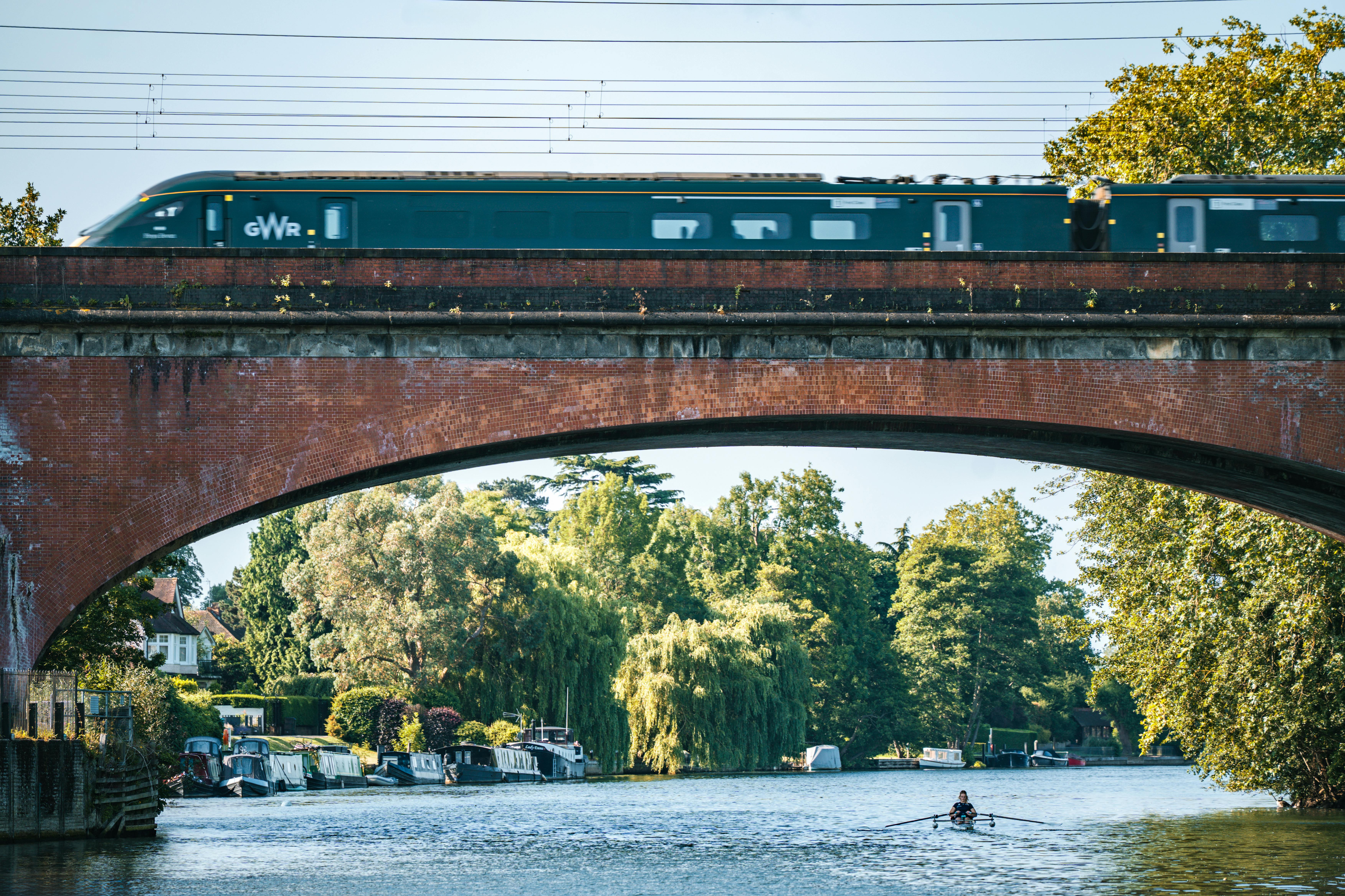 GWR Train Crossing Brick Bridge Over River Thames · Free Stock Photo