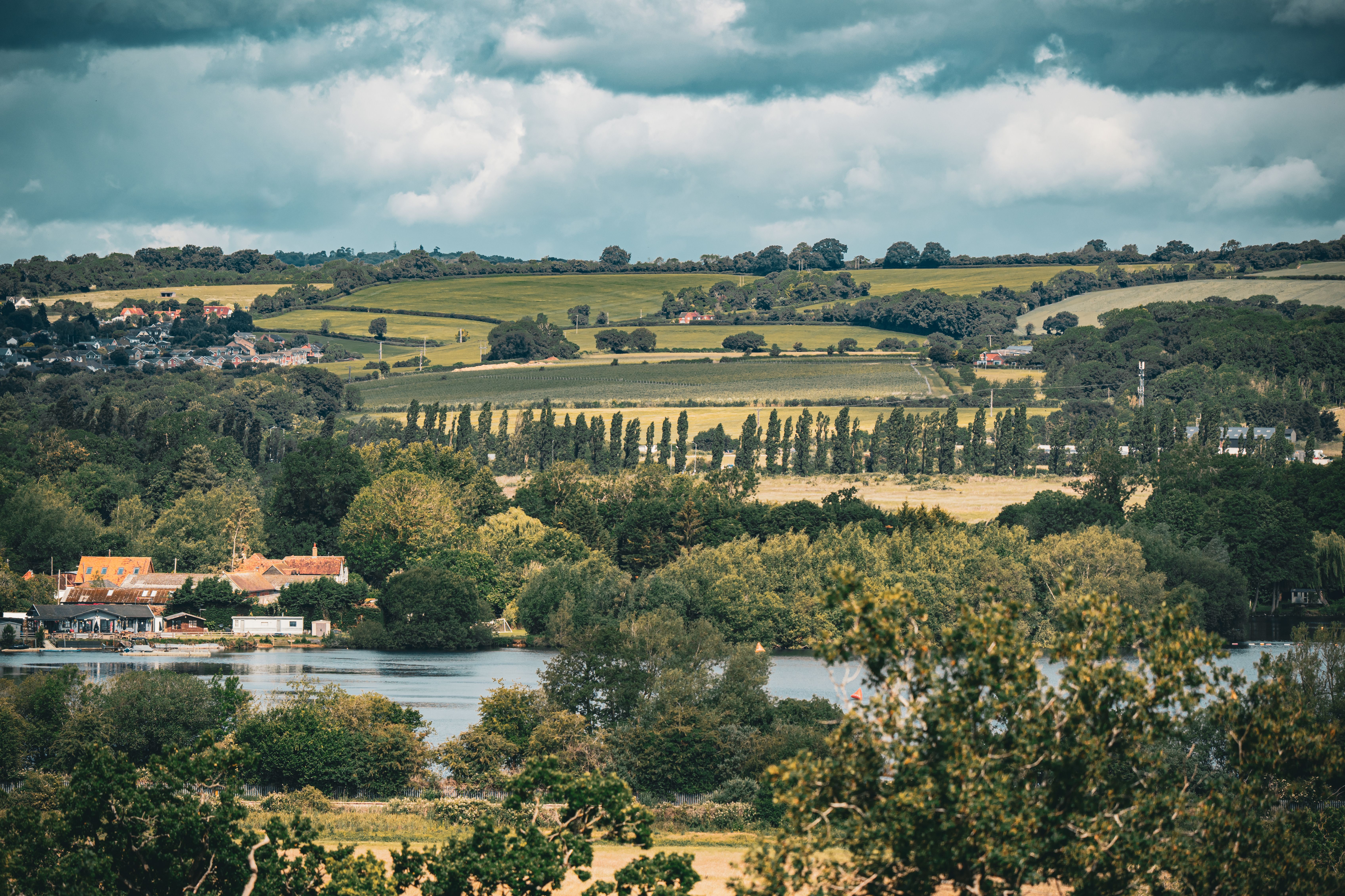 Scenic Countryside View Near London with Rolling Hills · Free Stock Photo