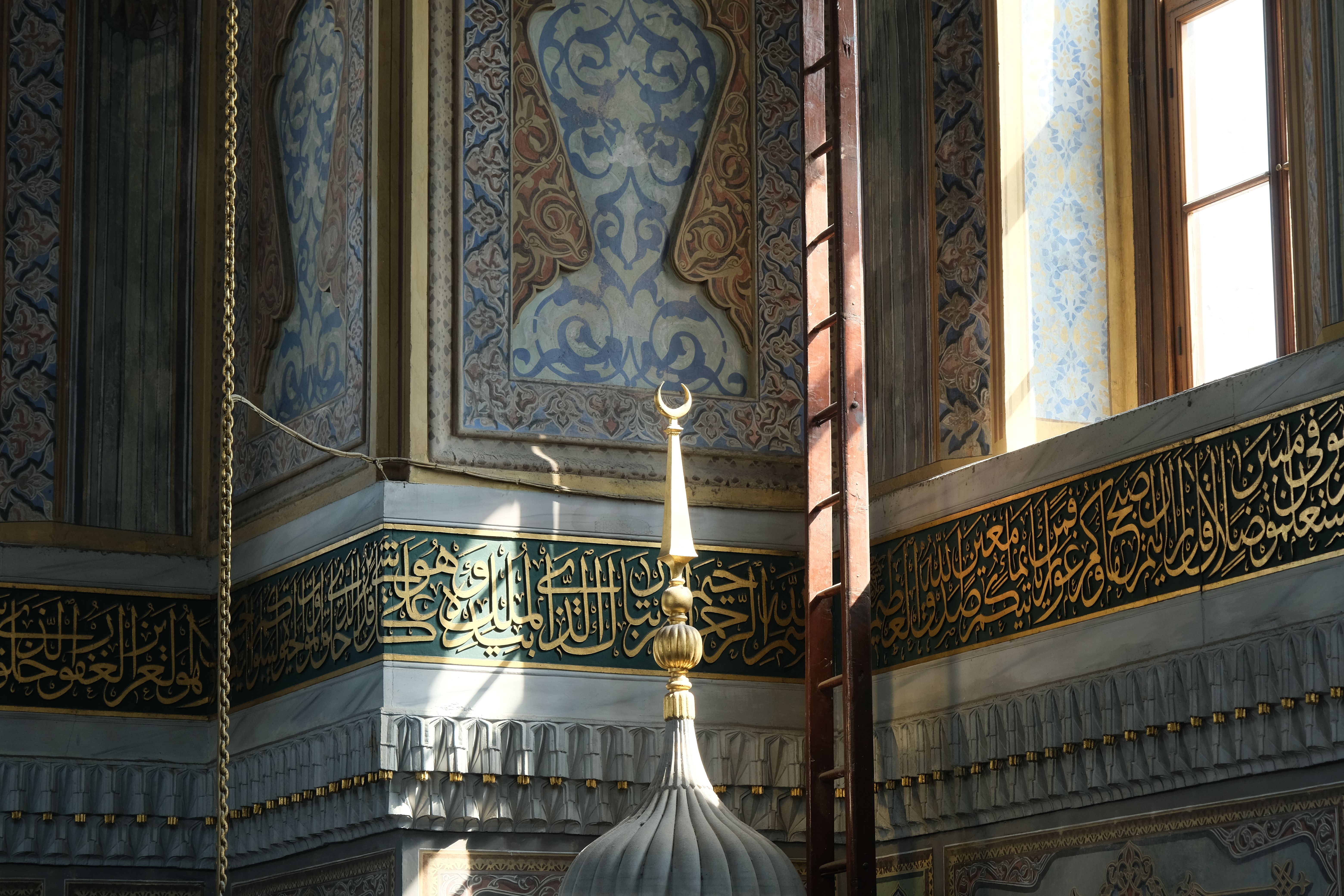 Intricate Islamic Architectural Interior with Calligraphy · Free Stock ...