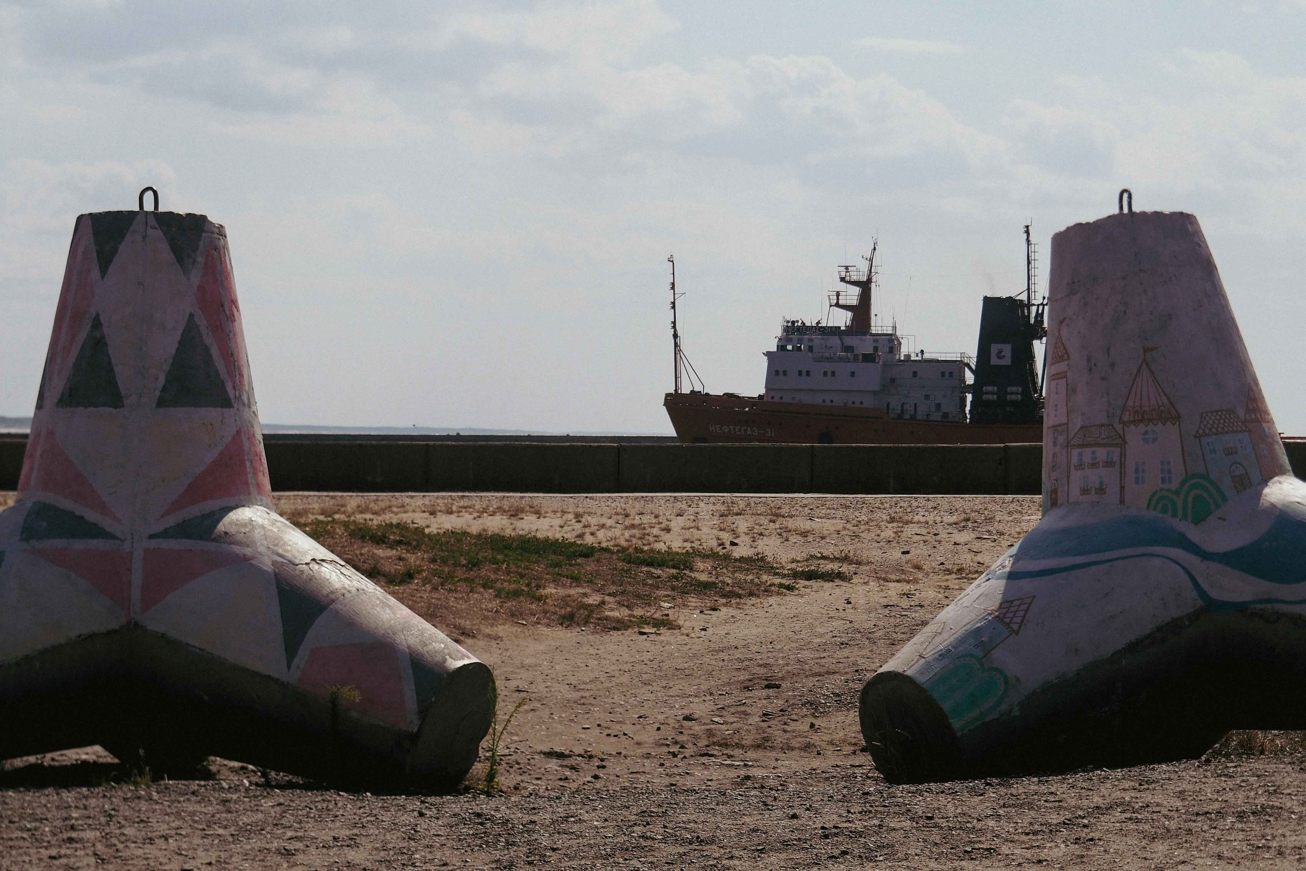 Ship and Painted Tetrapods in Kaliningrad Harbor · Free Stock Photo