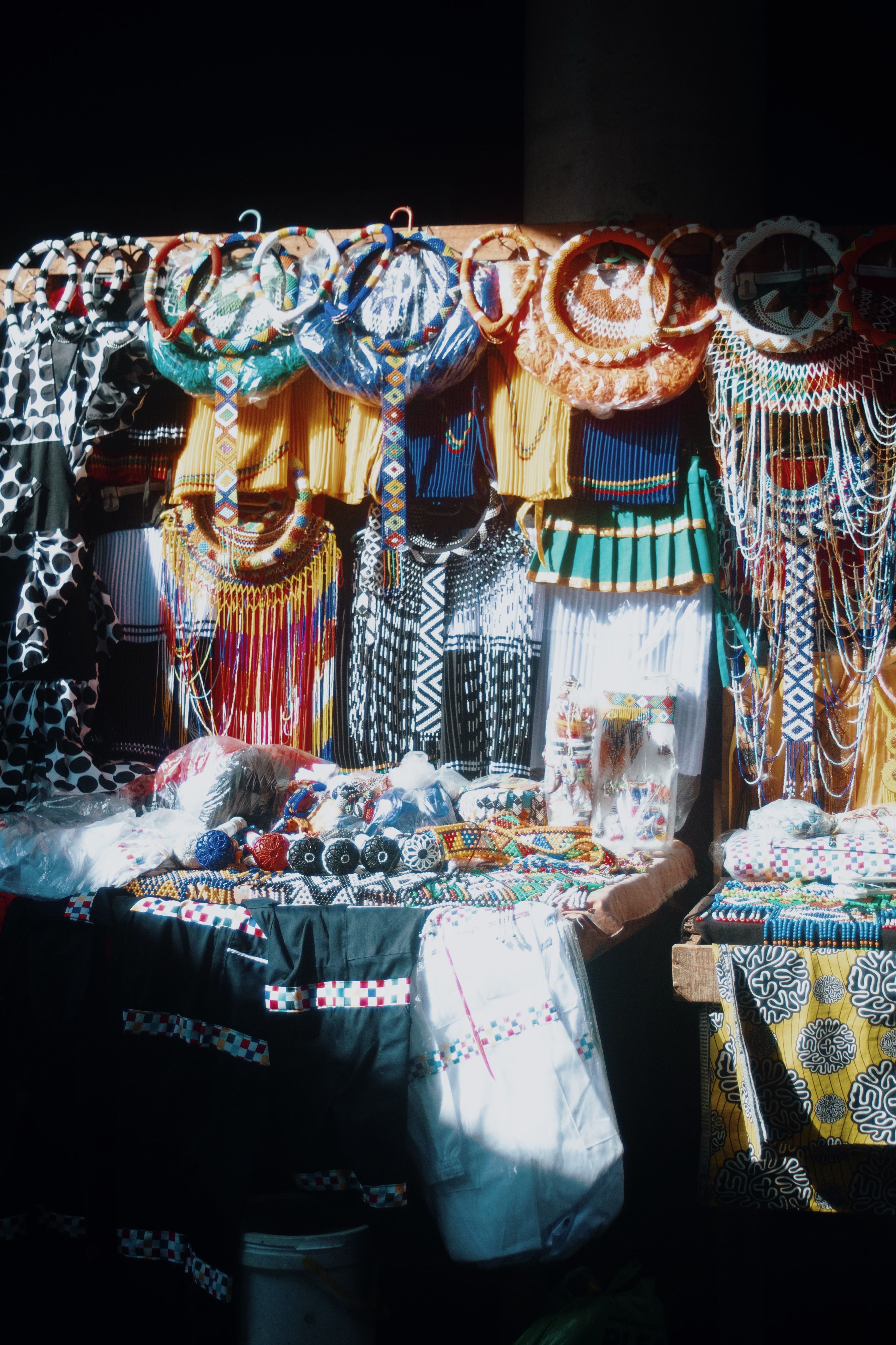 Traditional Zulu Market Stall in Durban, South Africa · Free Stock Photo