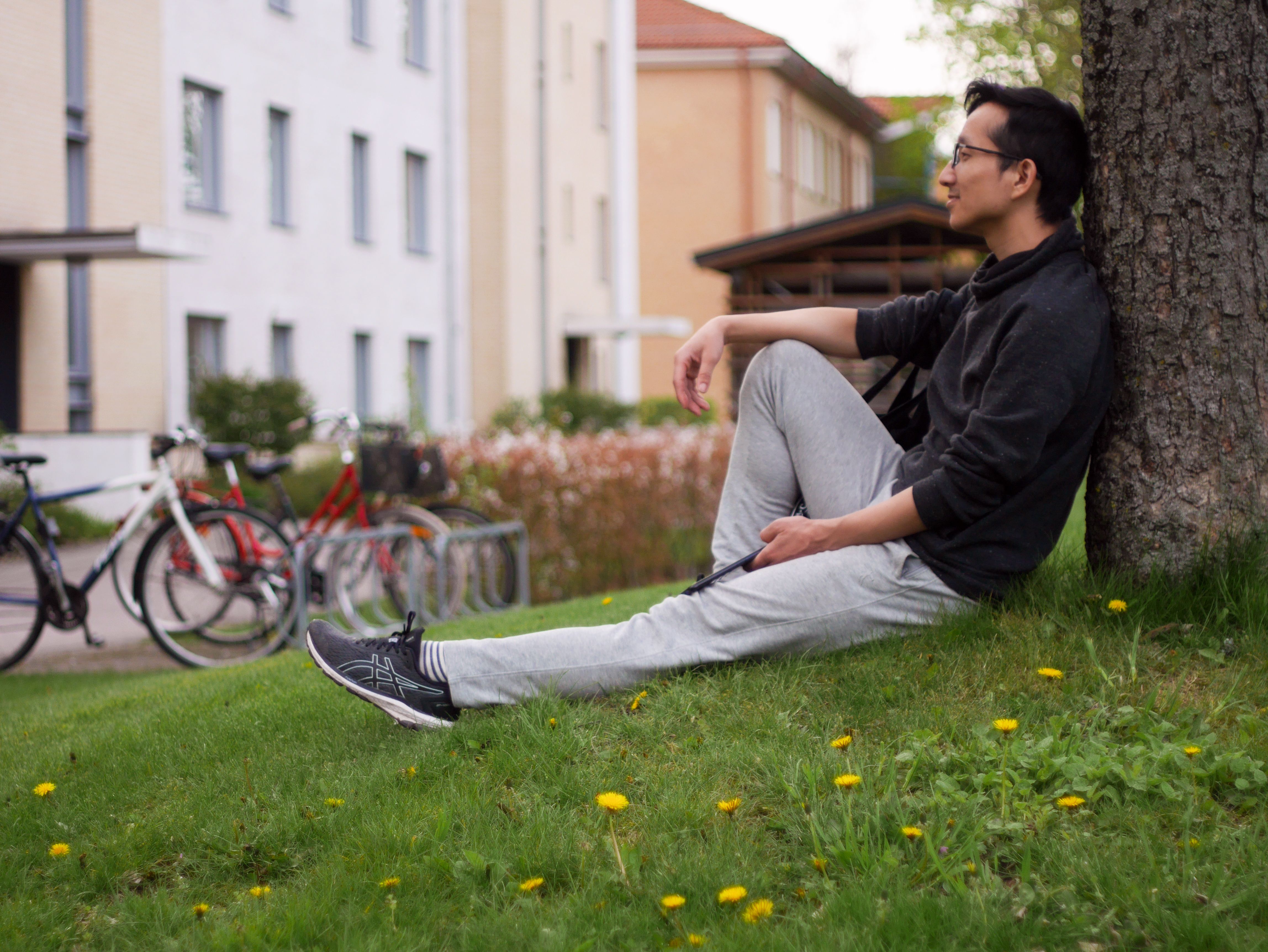 Man Sitting Photos, Download The BEST Free Man Sitting Stock Photos ...