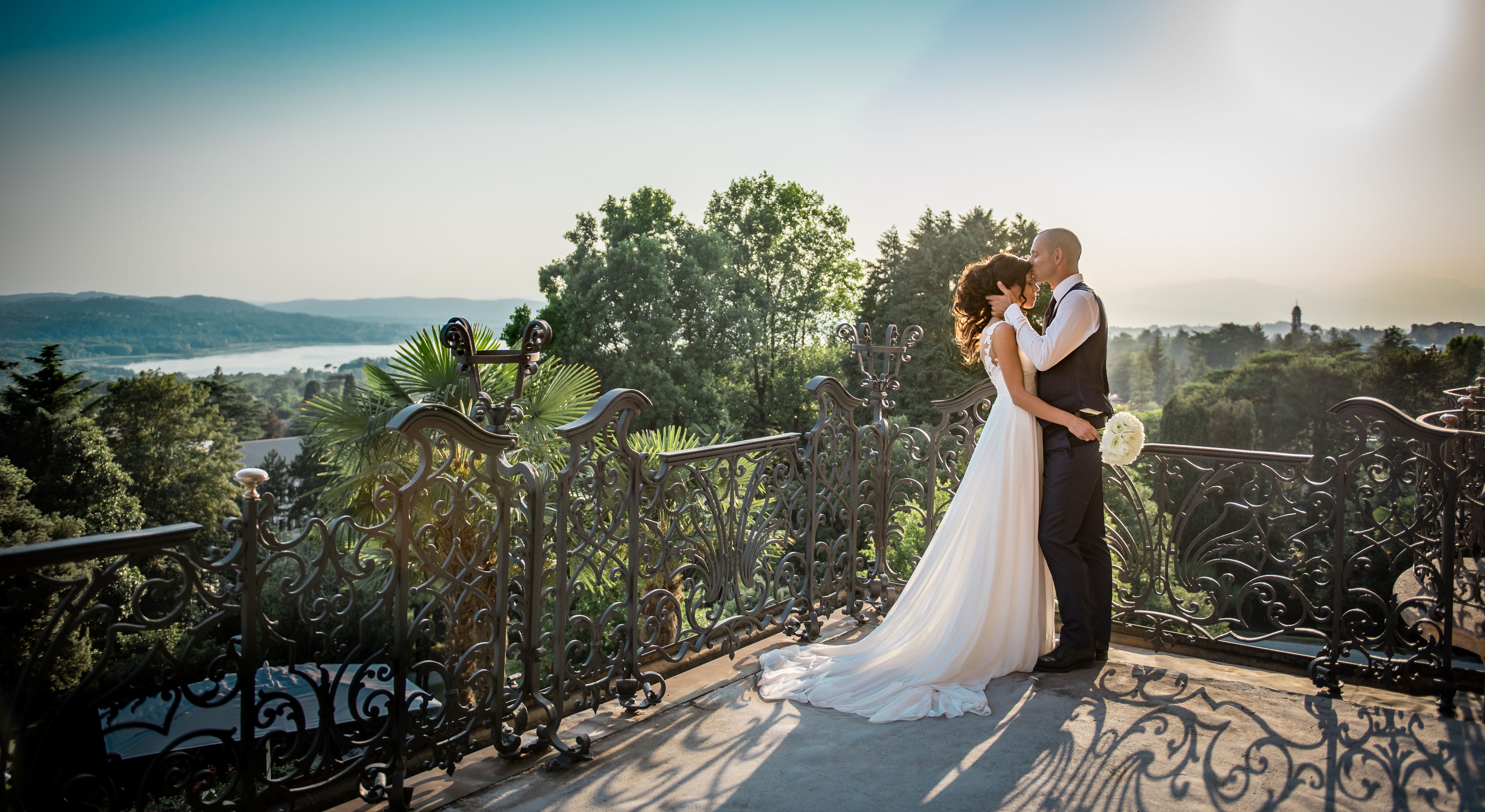Romantic Wedding Couple in Varese at Sunset · Free Stock Photo