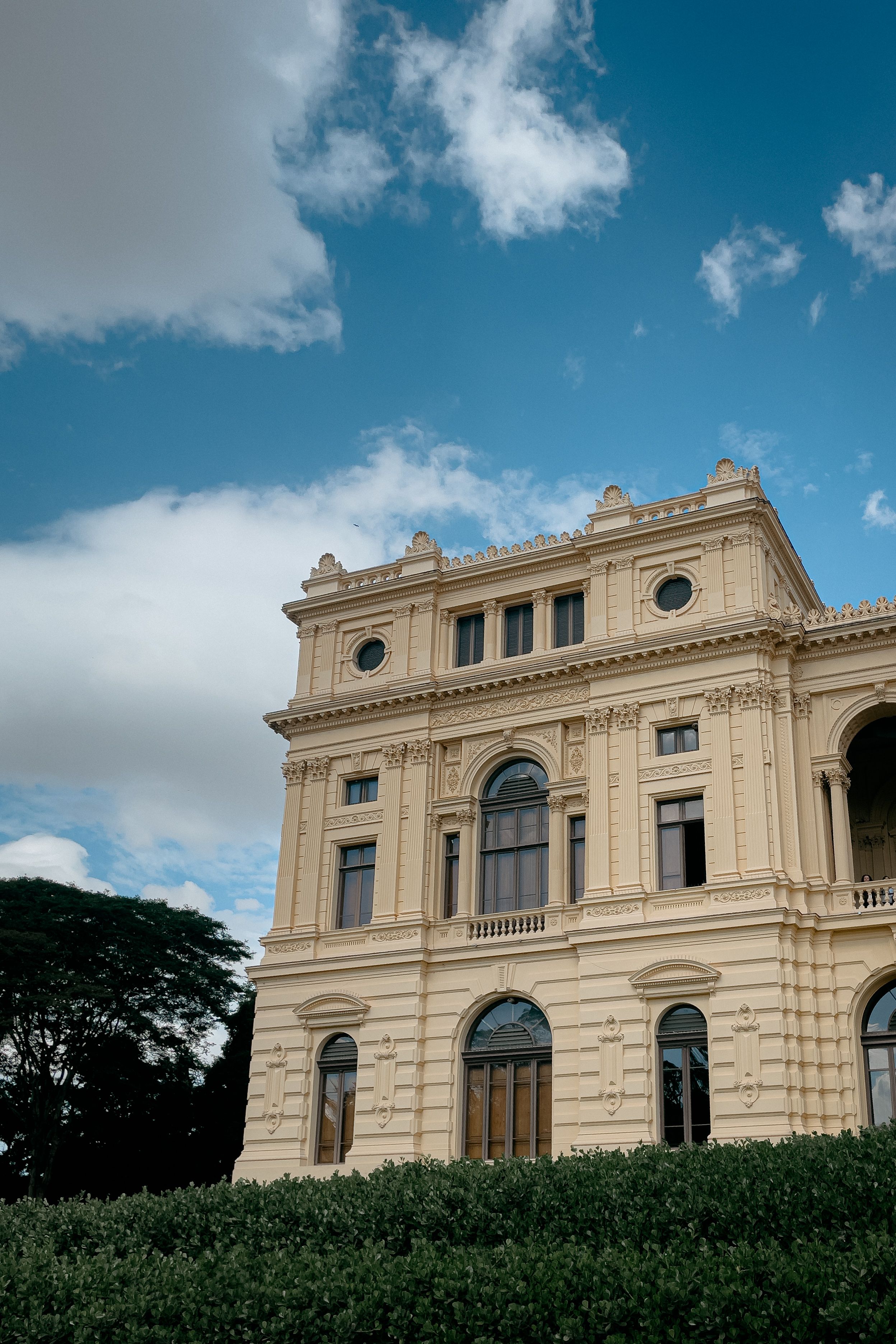 Historic Building in Colombo with Modern Skyline · Free Stock Photo