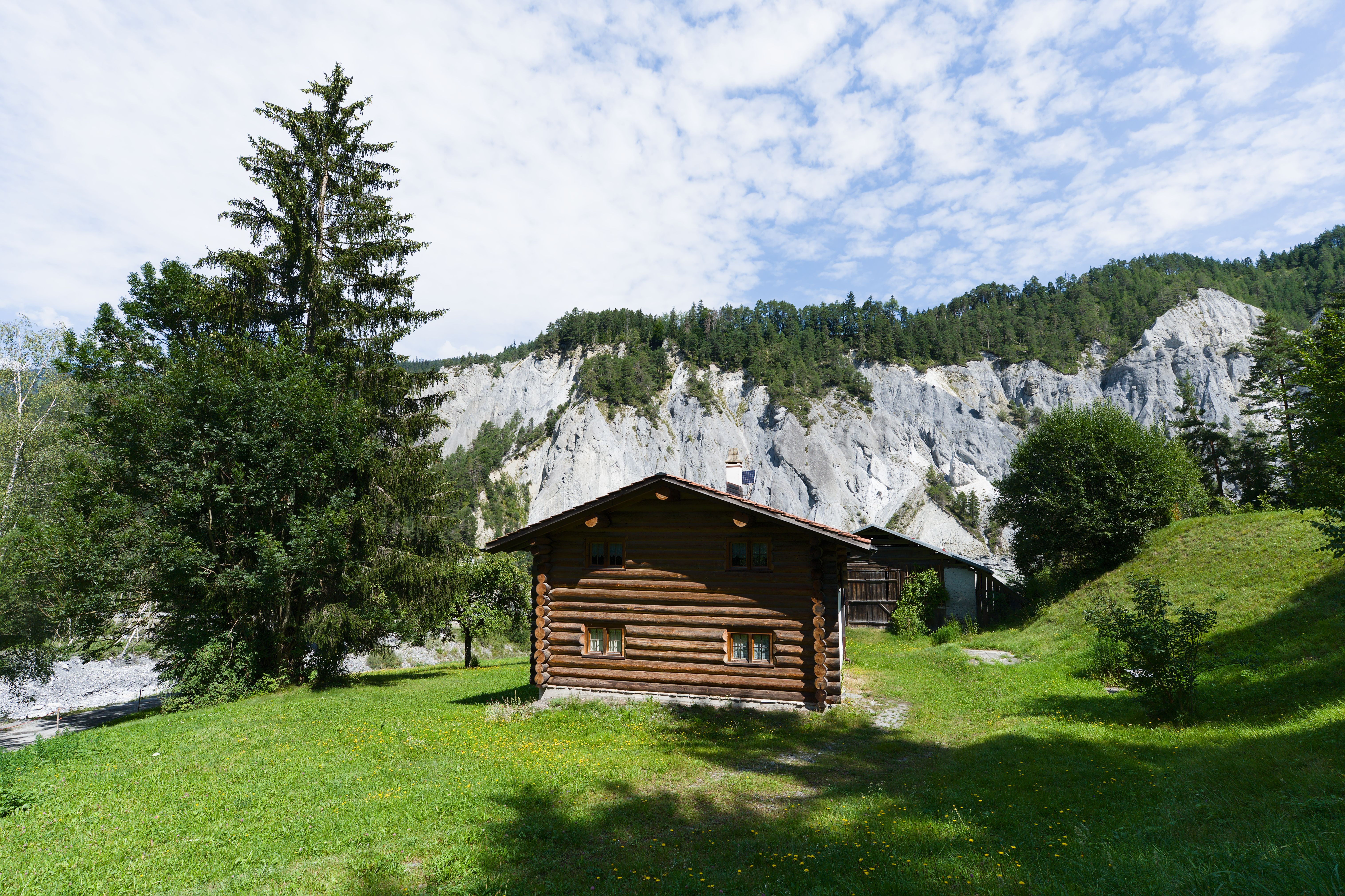 Cozy Cabin in Swiss Alps with Scenic Mountain View · Free Stock Photo