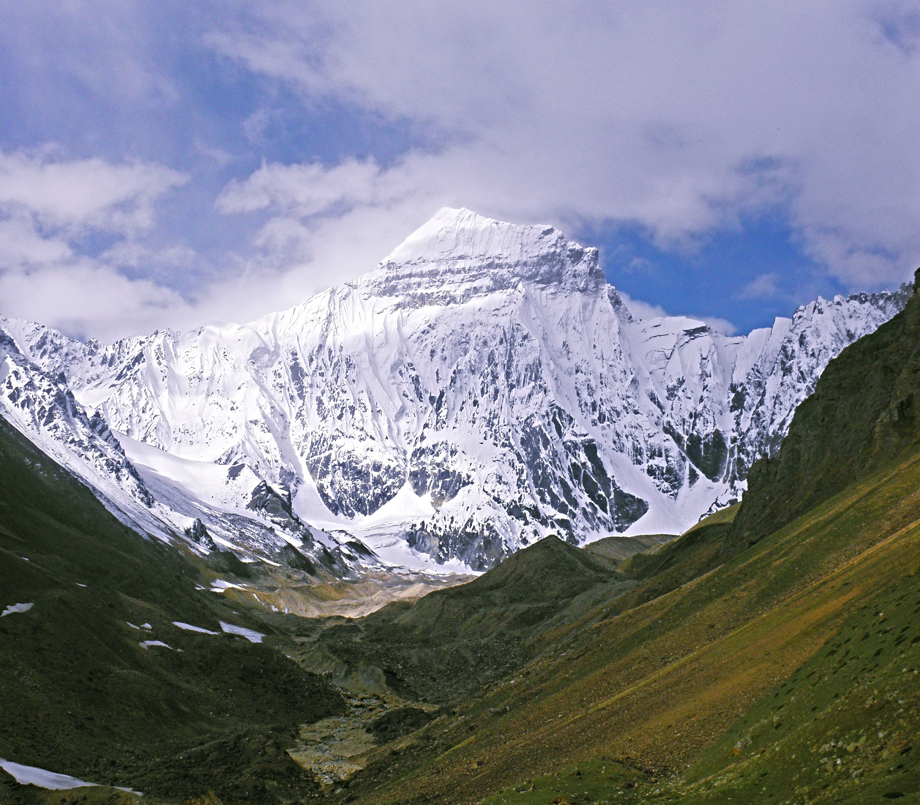 Majestic Snow-Capped Himalayan Mountain in Uttarakhand · Free Stock Photo