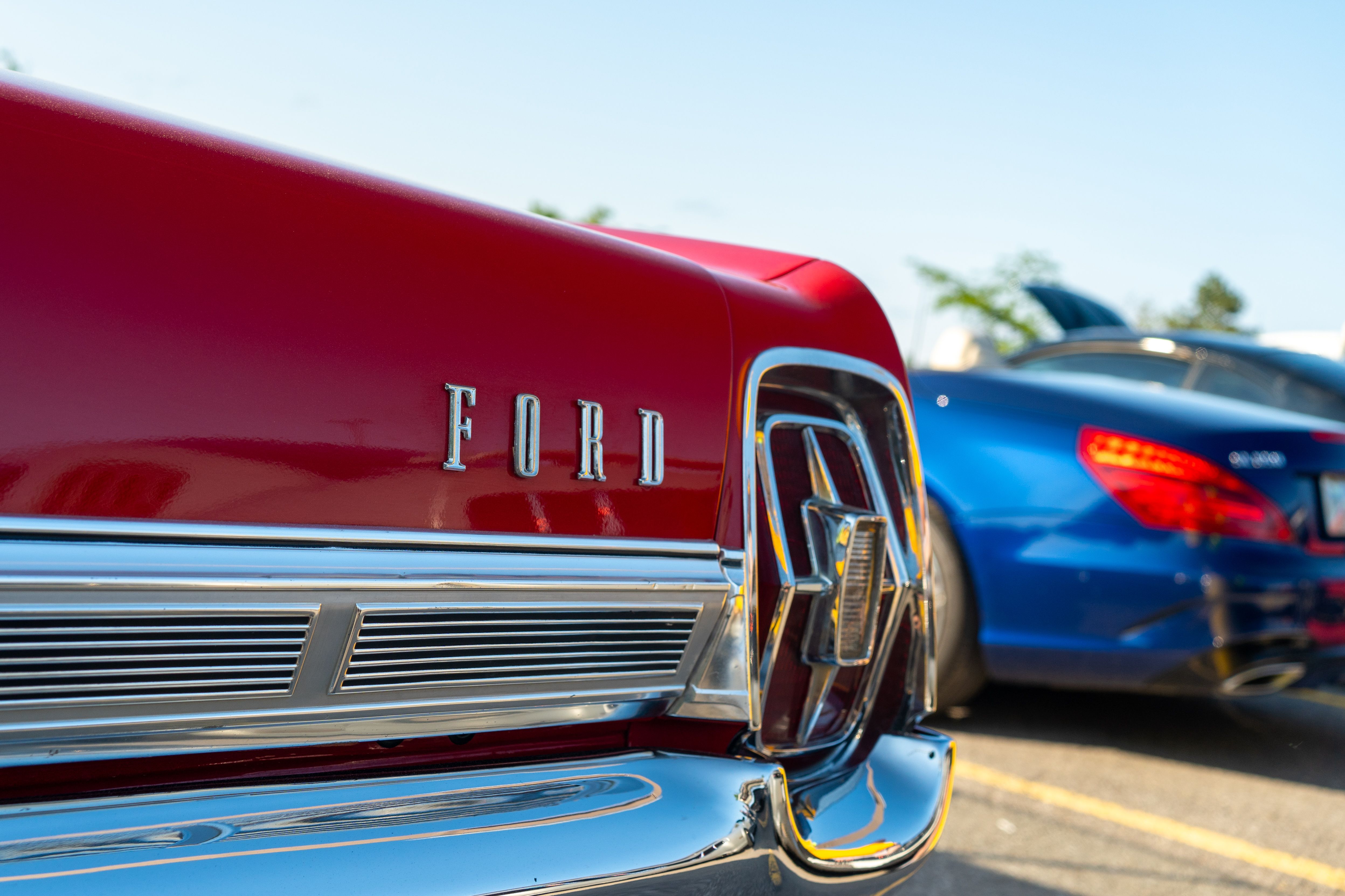 Primer Plano De Un Ford Rojo Clásico En Una Exhibición De Autos · Foto ...