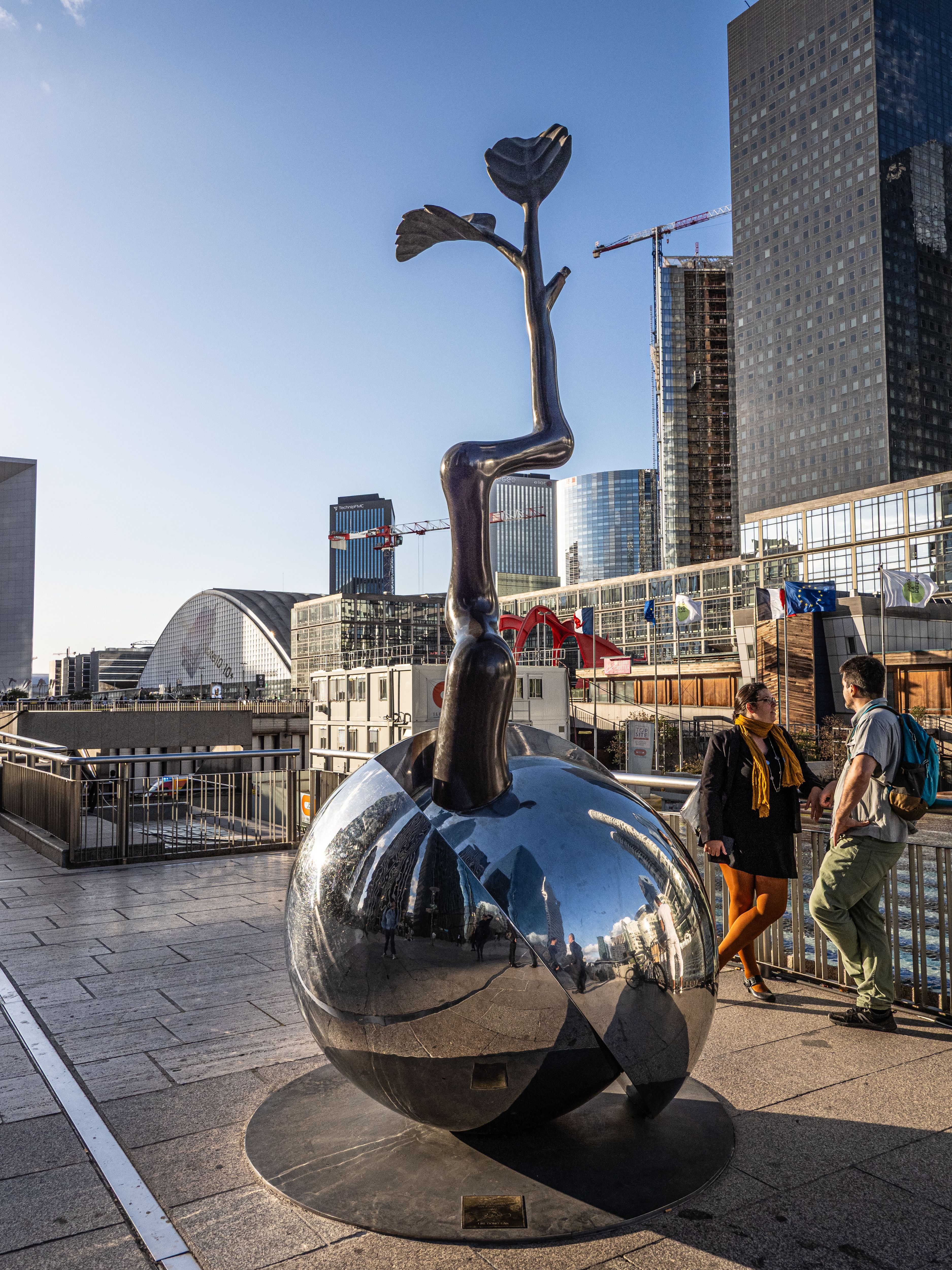 Modern Sculpture in La Défense, Paris · Free Stock Photo