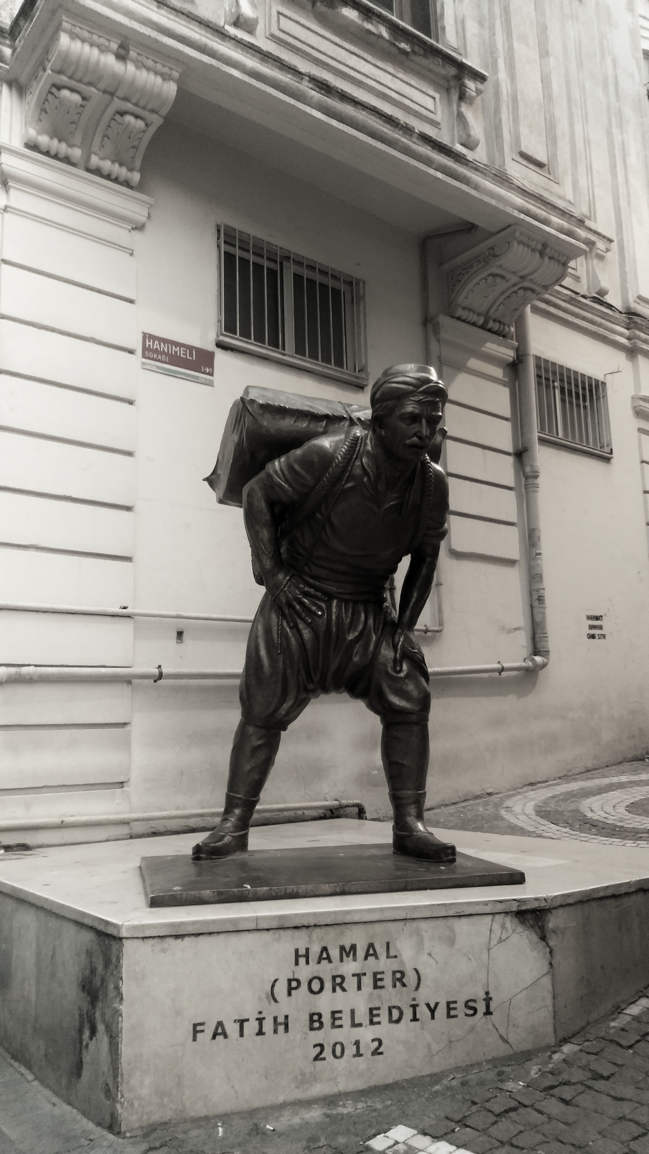 Bronze Hamal Statue in Istanbul Street · Free Stock Photo