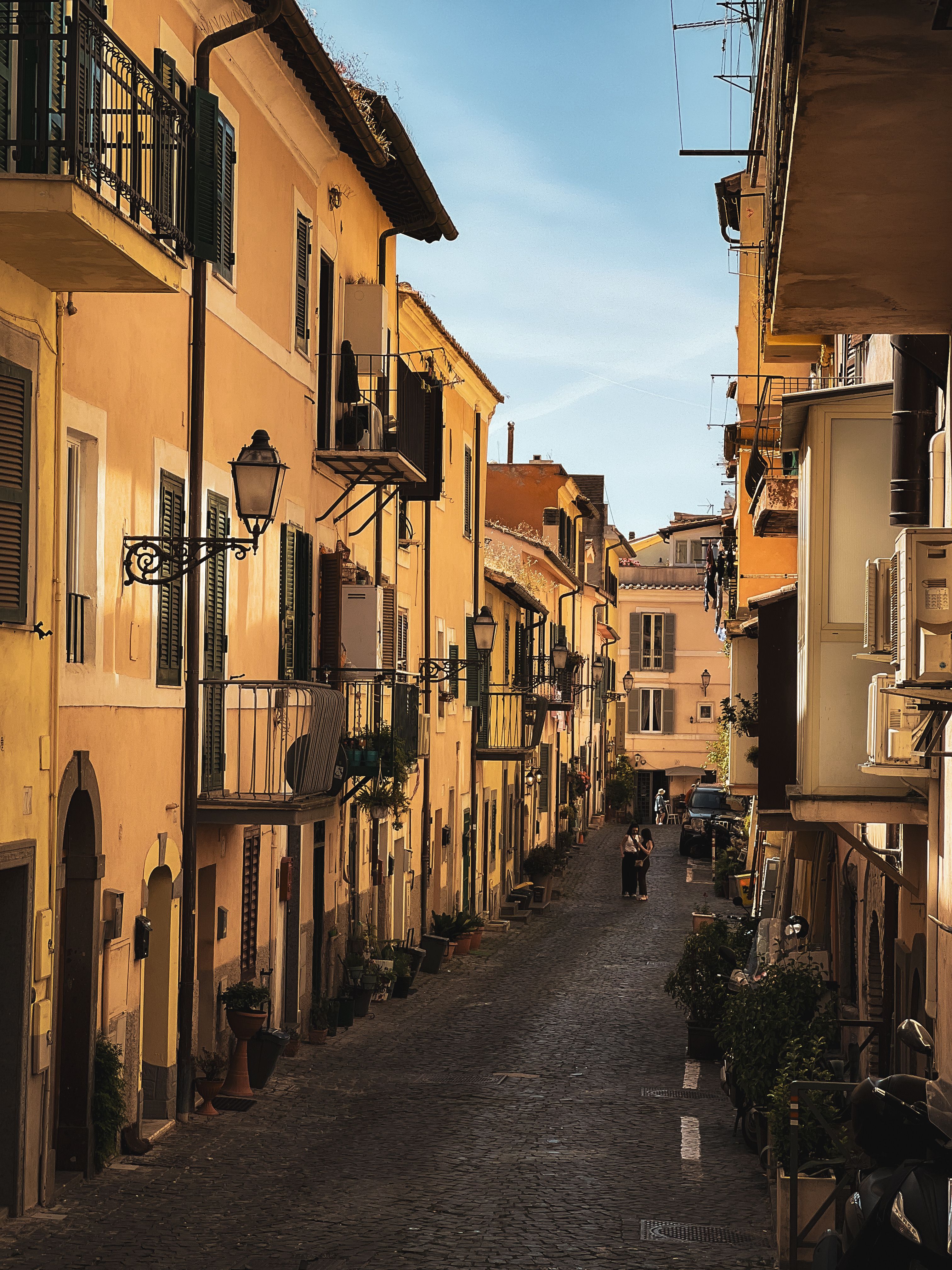Charming Italian Street with Rustic Architecture · Free Stock Photo