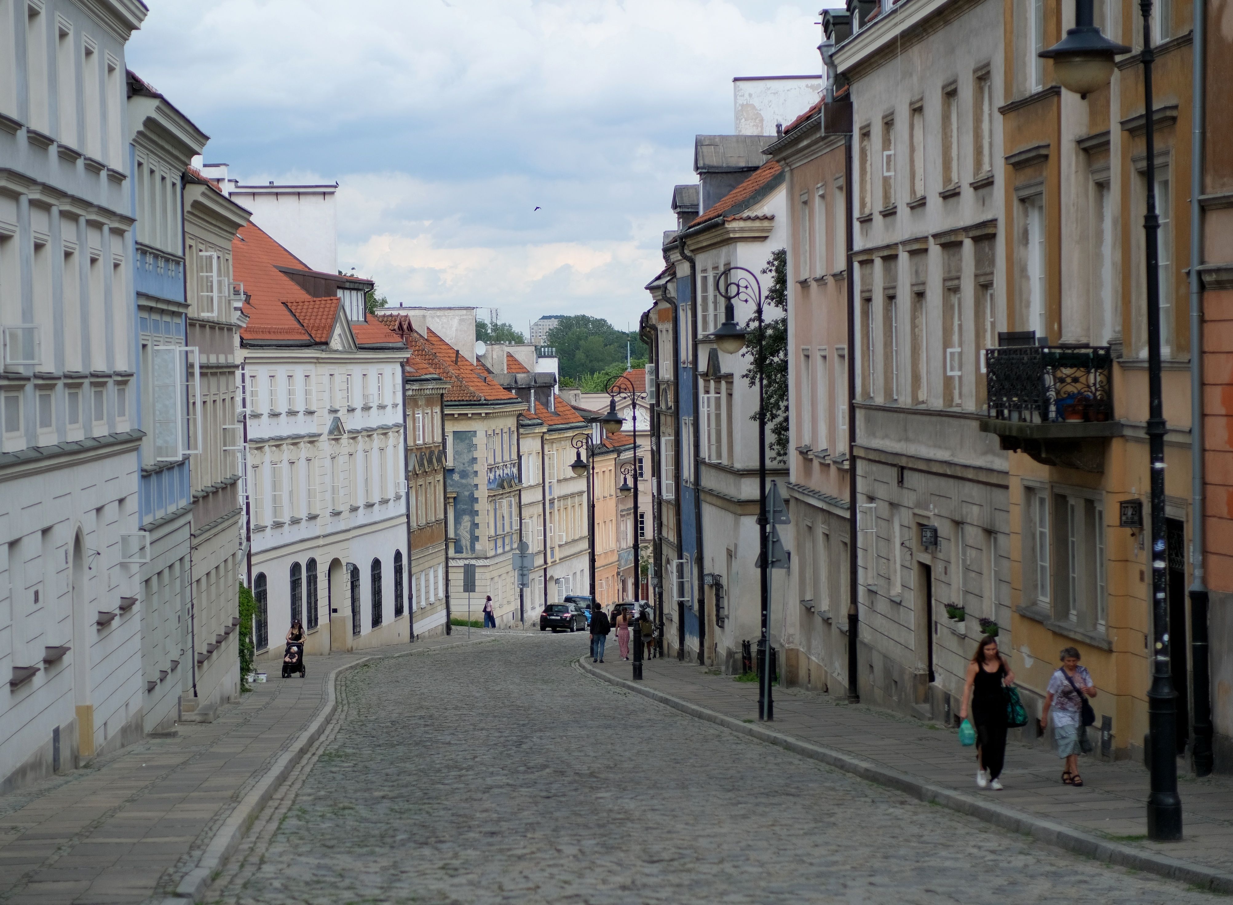 Charming Historical Street View with Cobblestones · Free Stock Photo