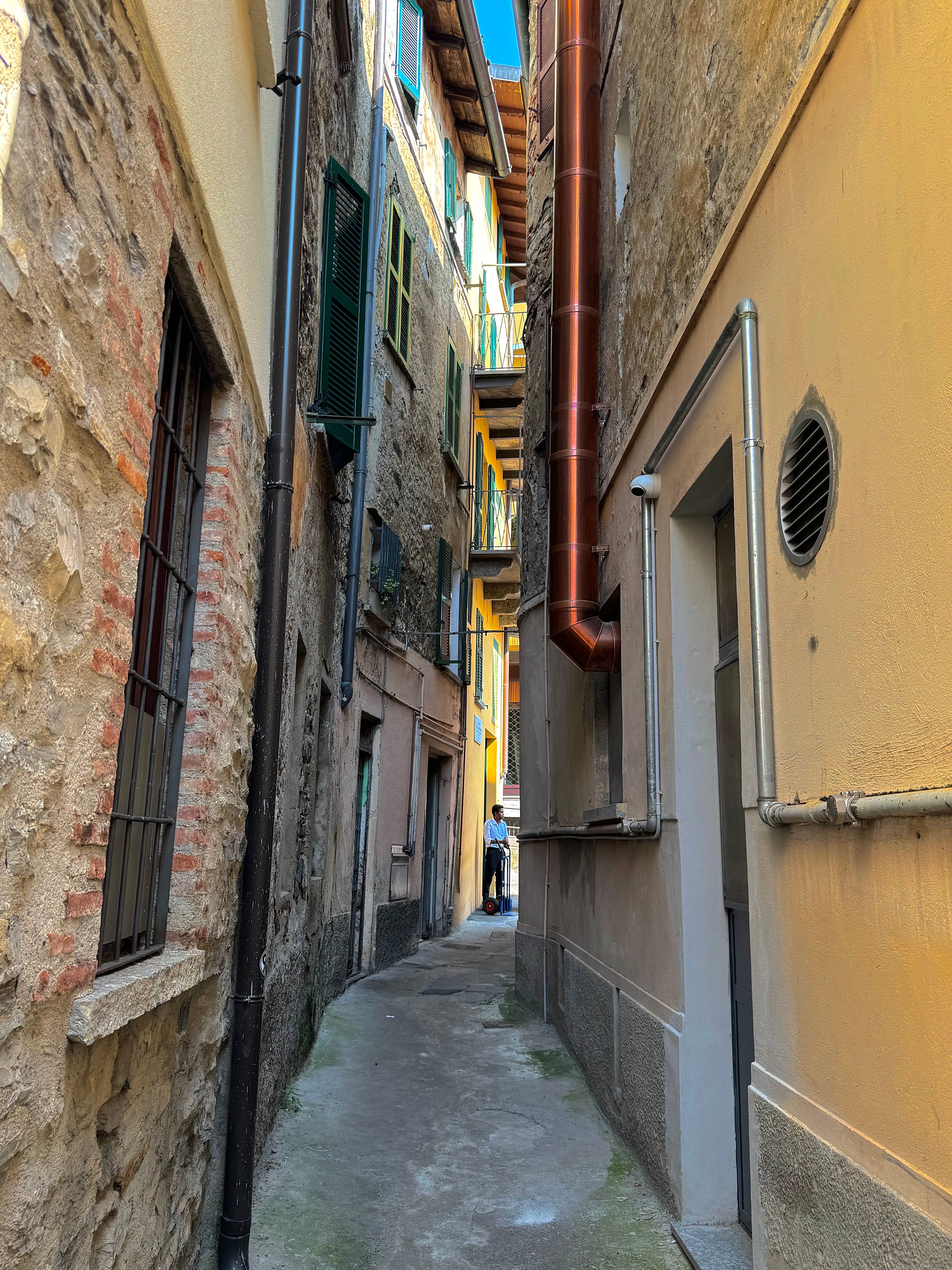 Charming Narrow Alley in Lake Como, Italy · Free Stock Photo
