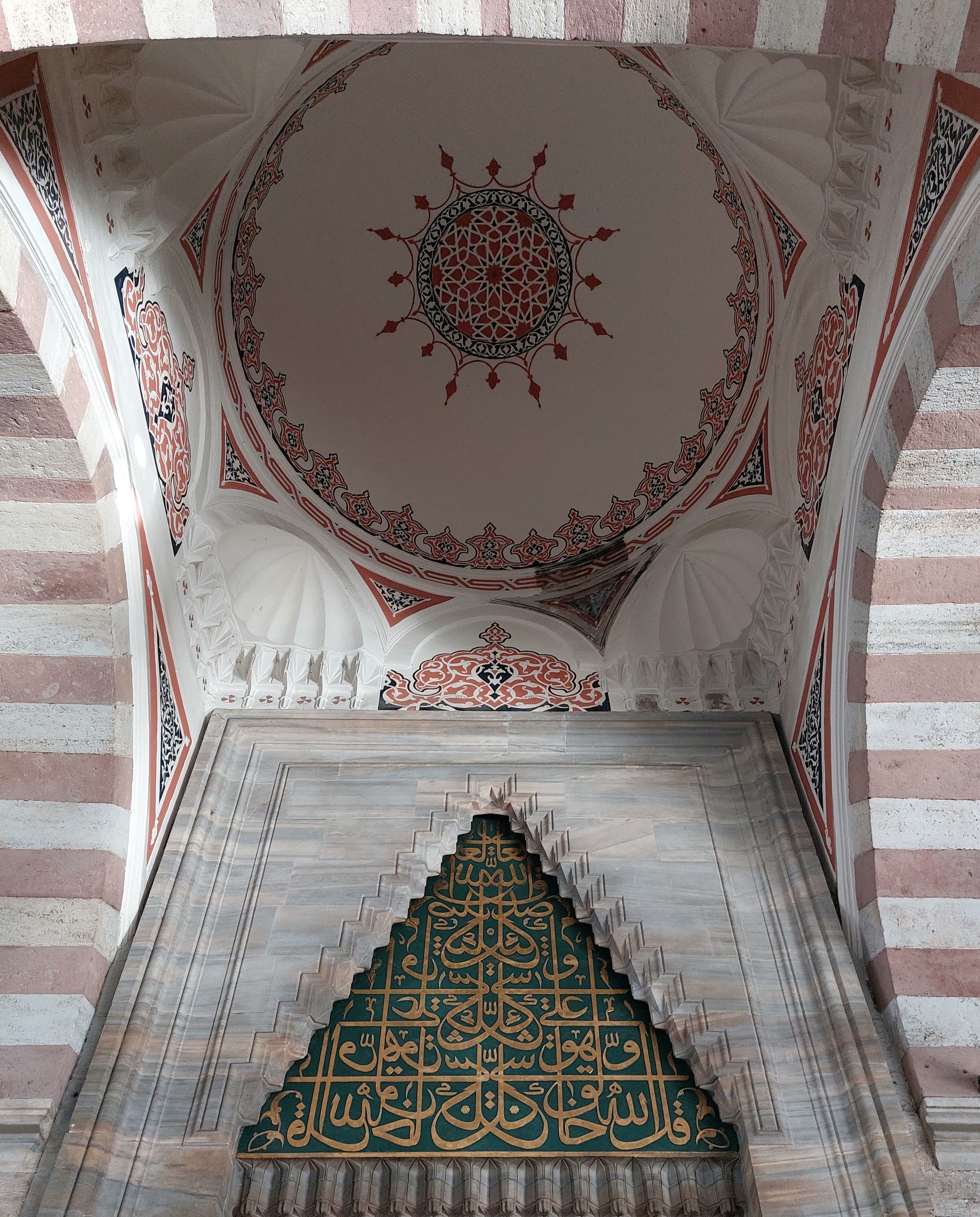 Intricate Islamic Architecture Ceiling Design · Free Stock Photo