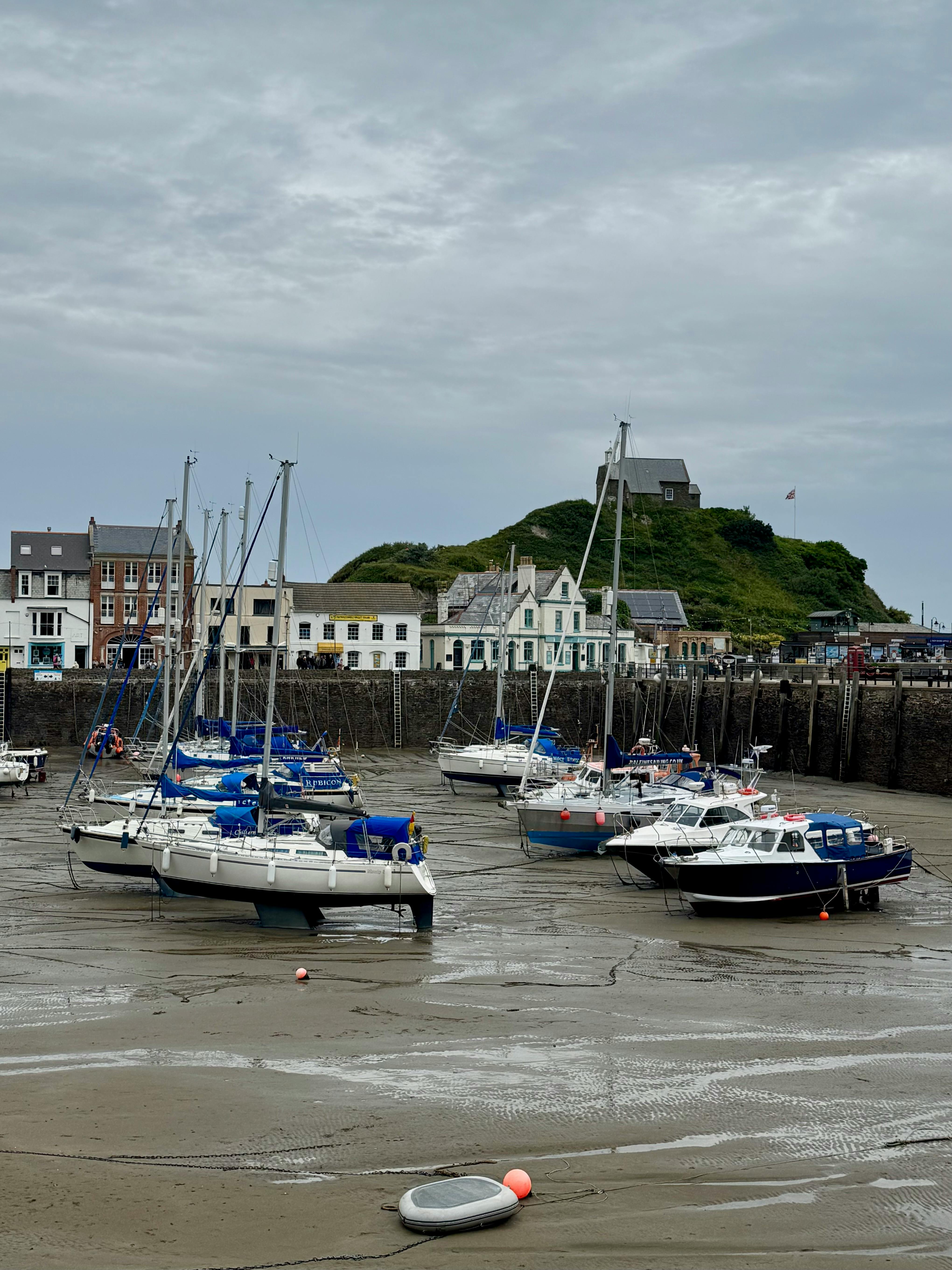 Overcast Building Waterfront Photos, Download The BEST Free Overcast ...