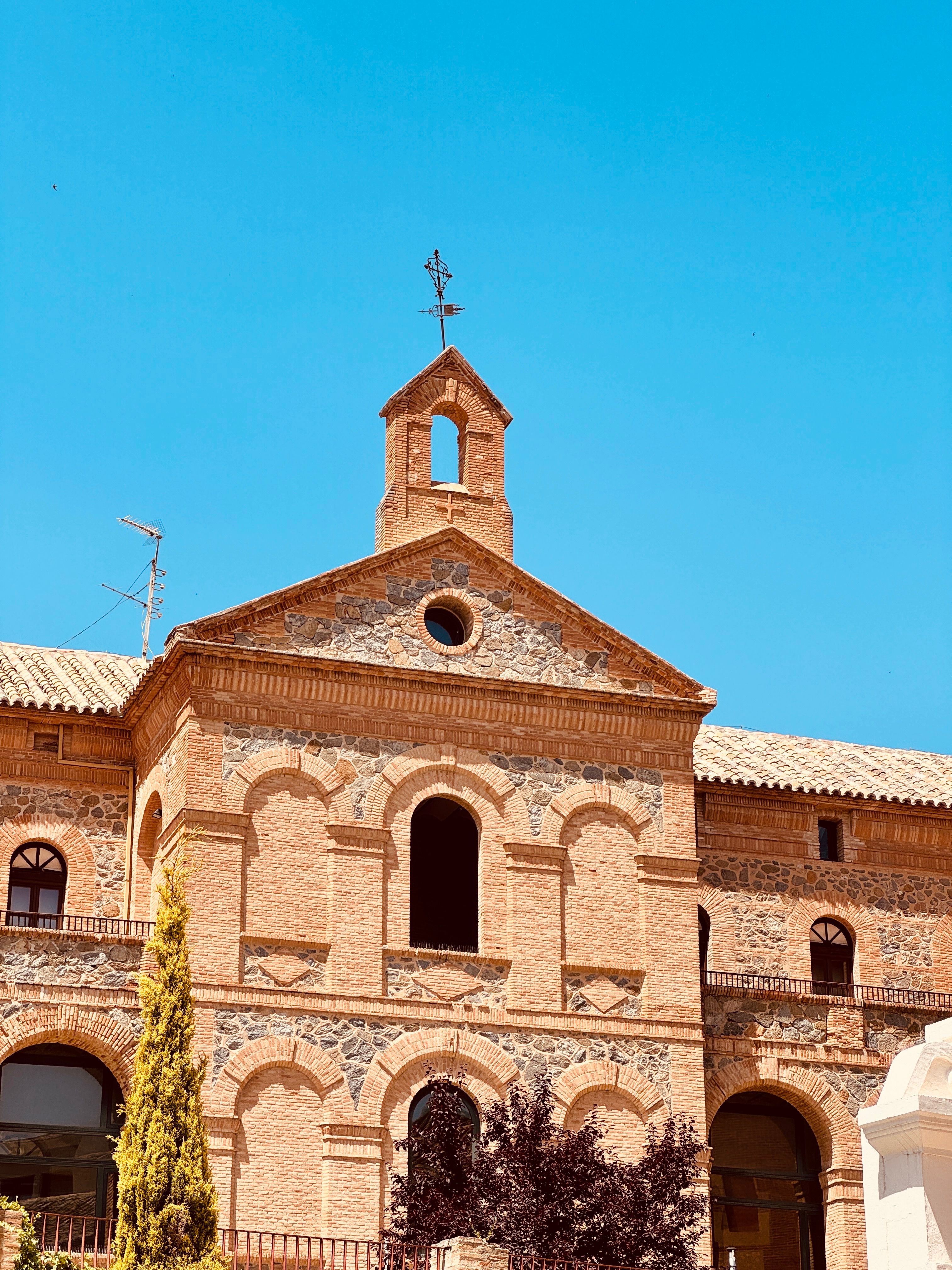 Historic Spanish Building under Clear Blue Sky · Free Stock Photo