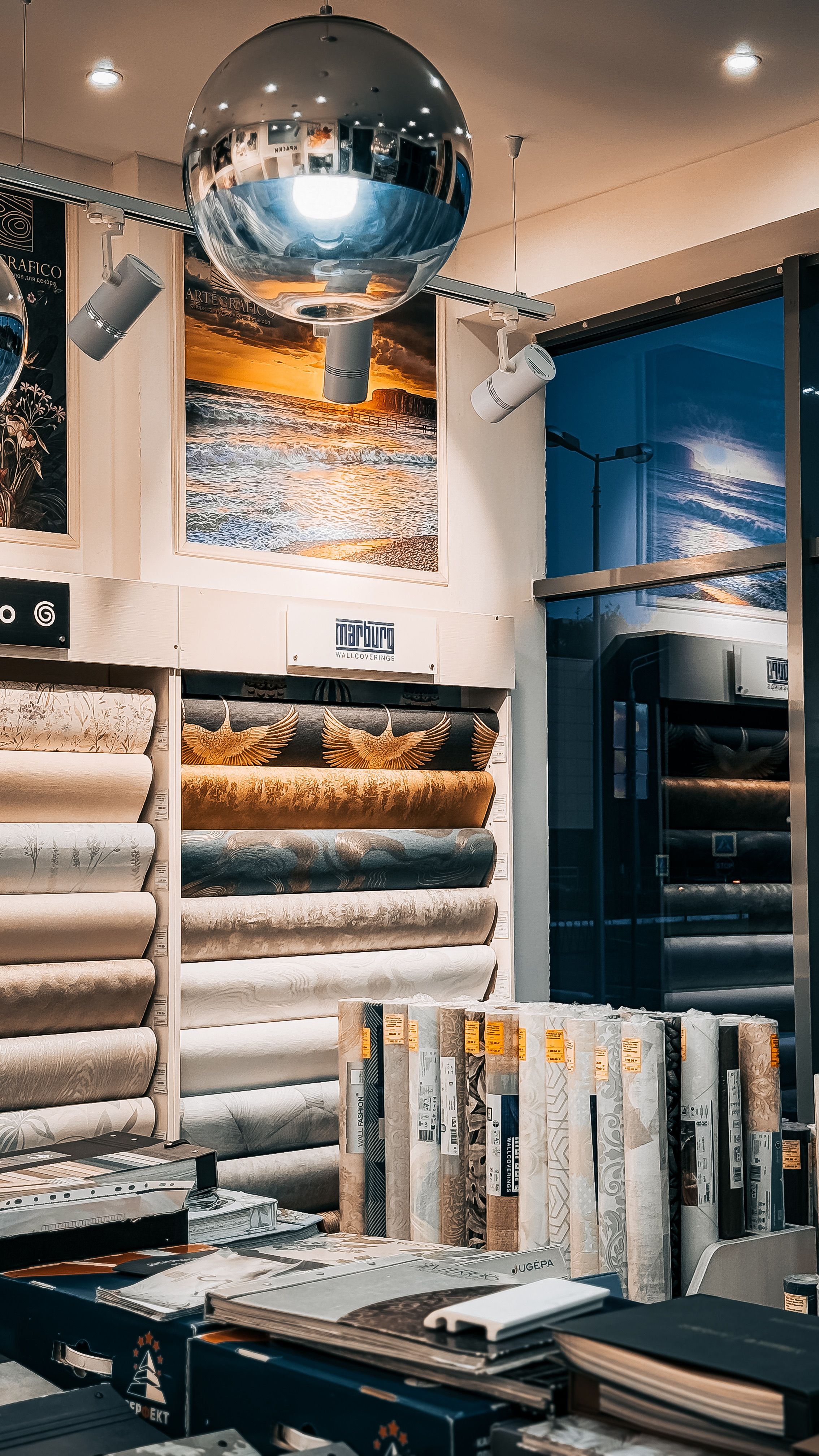 Elegant Wallpaper Display in Modern Showroom · Free Stock Photo