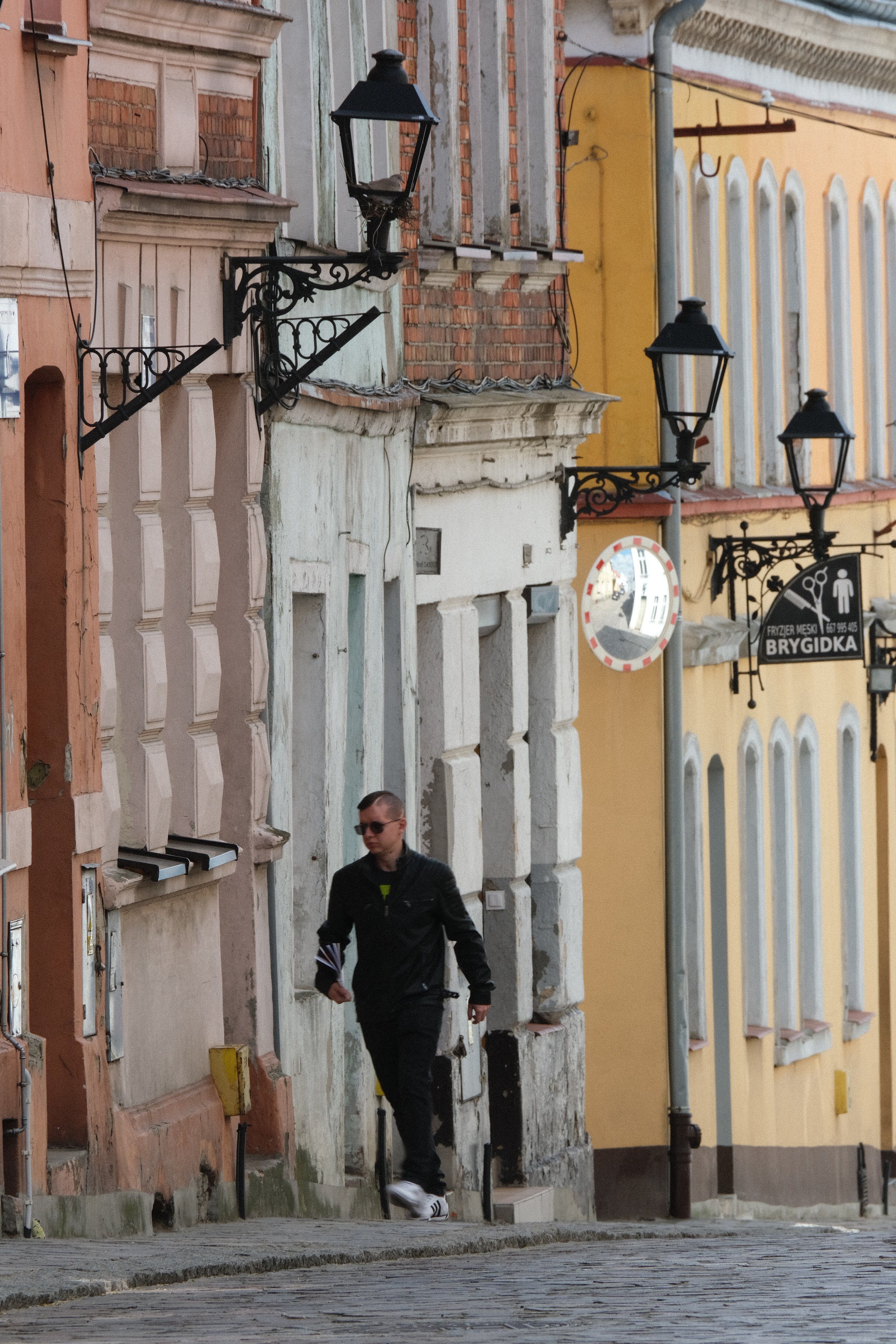 Charming European Street with Historic Architecture · Free Stock Photo