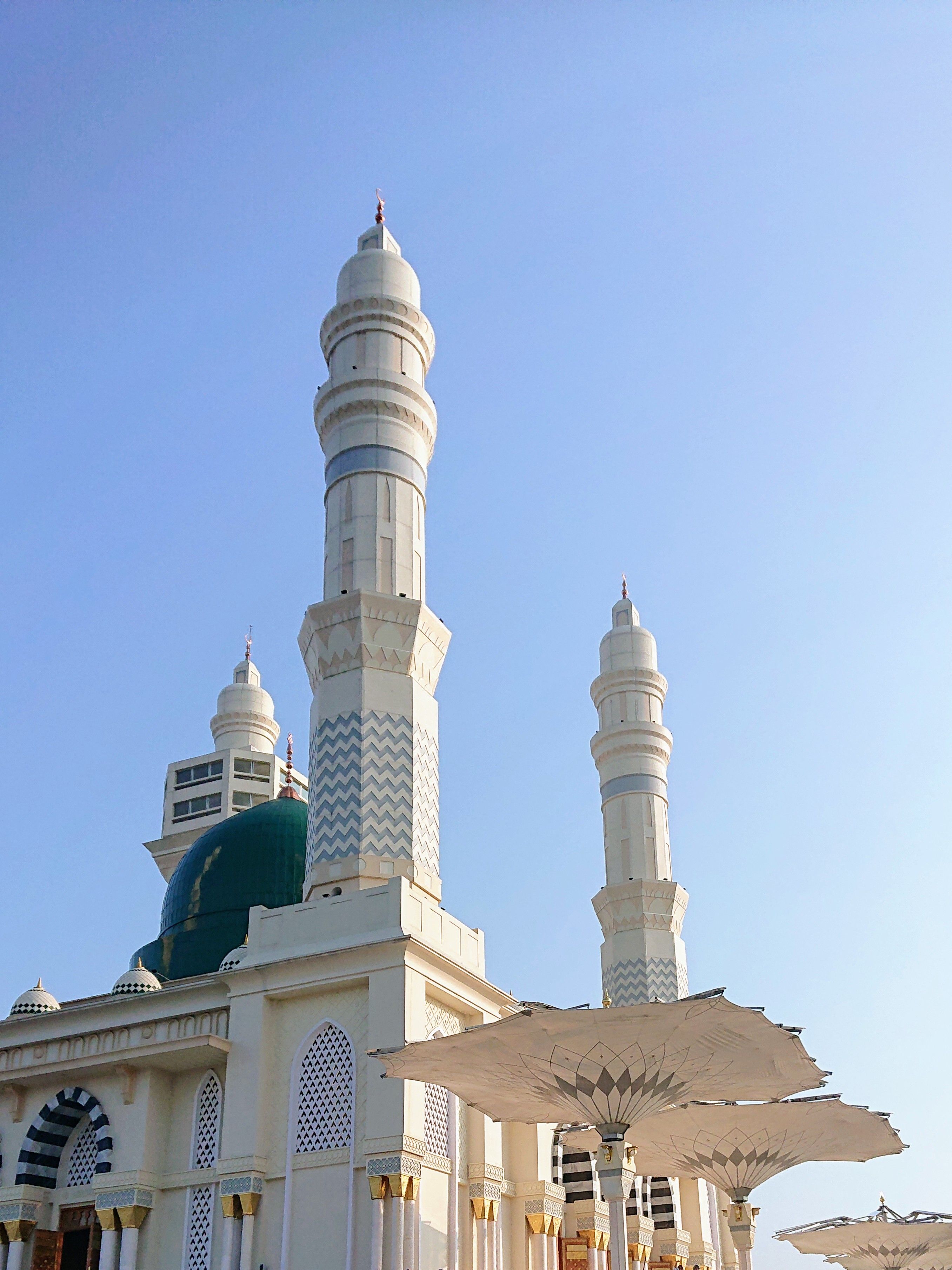 Stunning White Mosque Against Blue Sky in Indonesia · Free Stock Photo